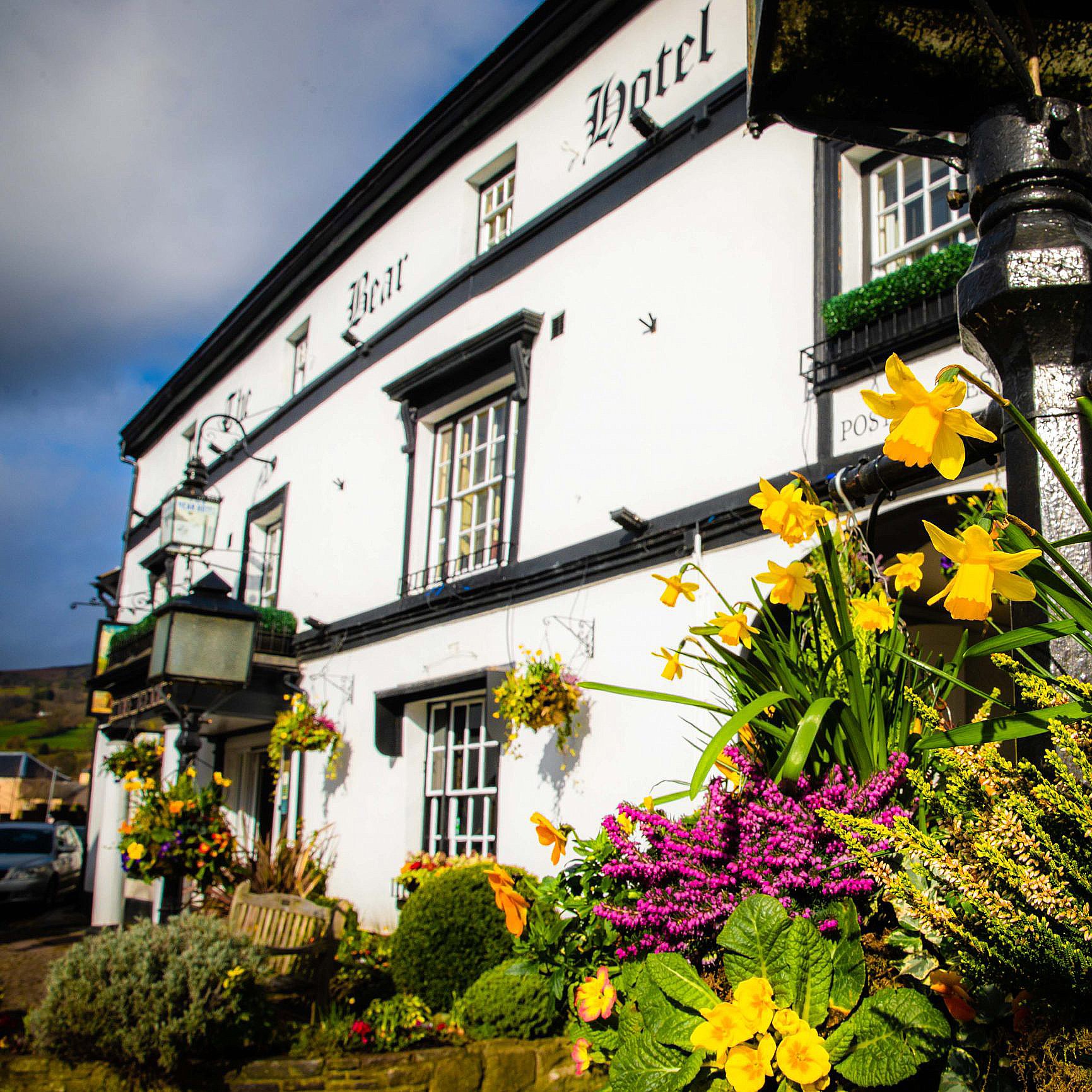 Welcome to the Brecon Beacons I Crickhowell & Abergavenny