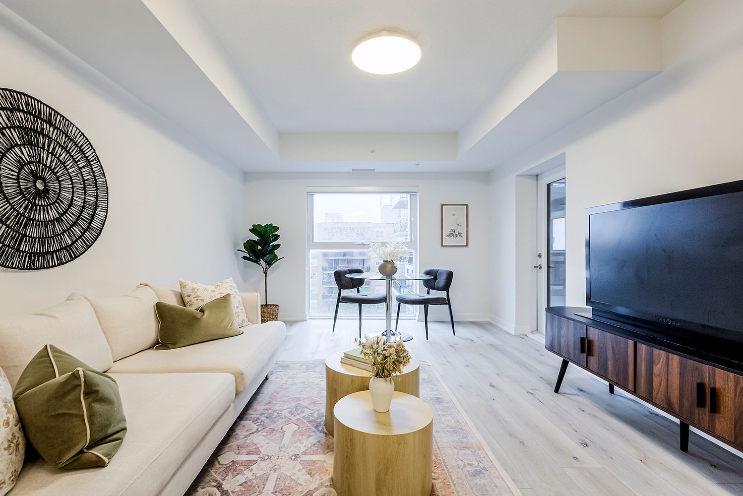 Gallery | Suites and Building pictures at 1475 whites road Pickering