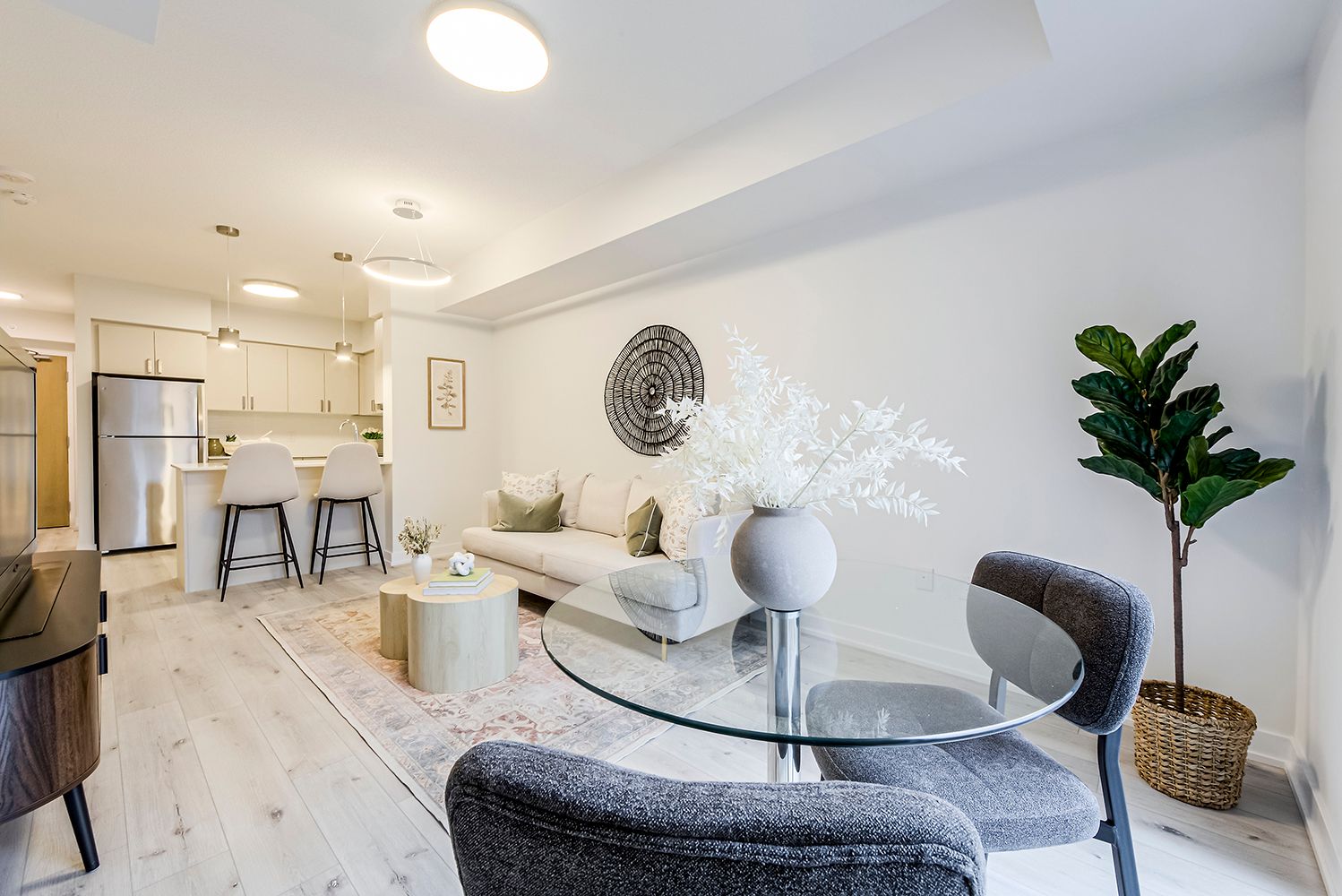 Gallery | Suites and Building pictures at 1475 whites road Pickering