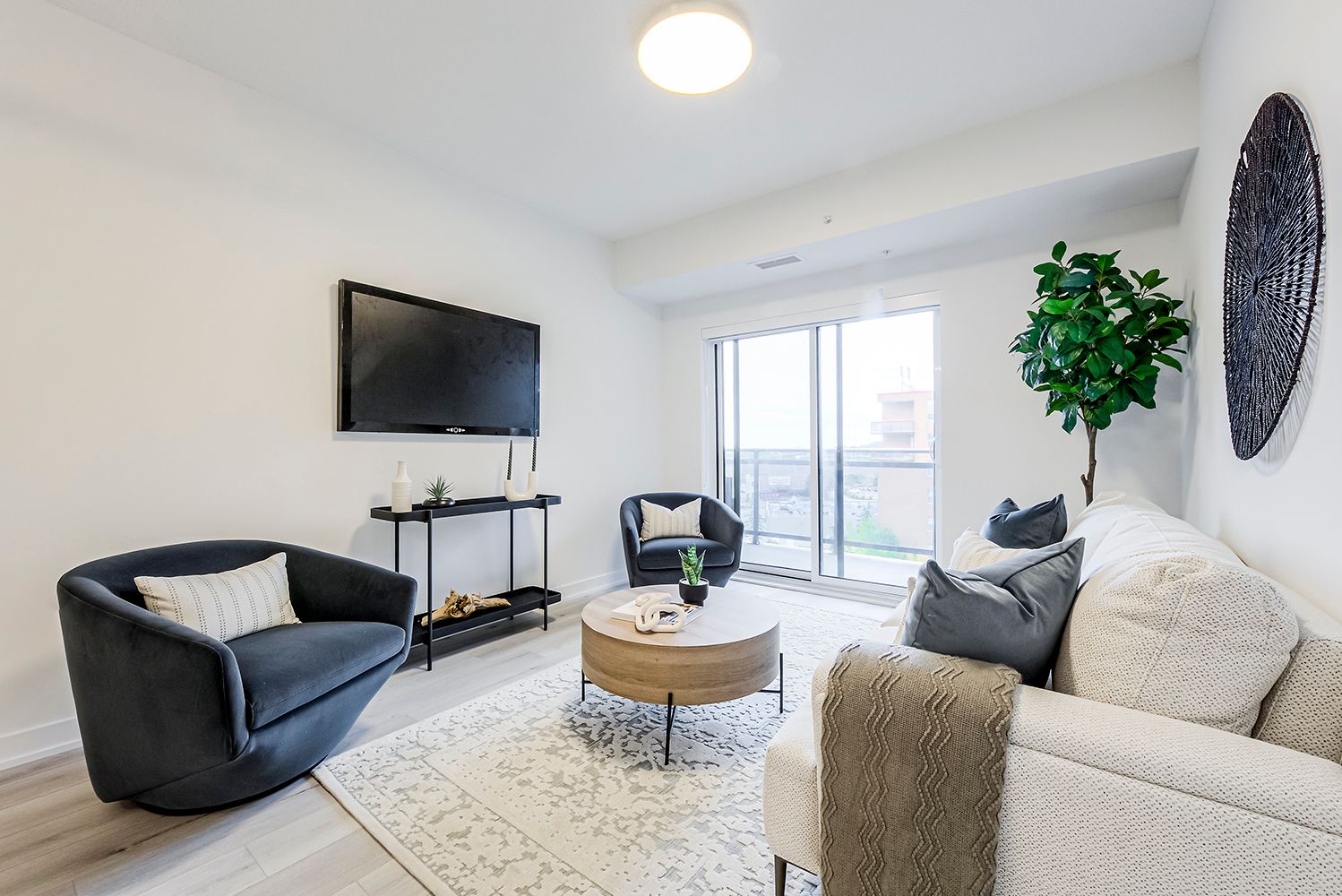 Gallery | Suites and Building pictures at 1475 whites road Pickering