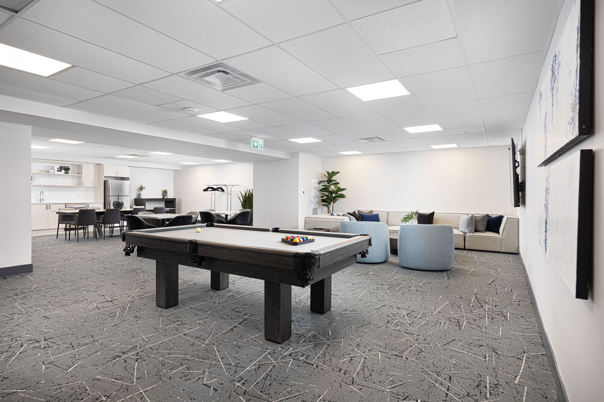 Gallery | Suites and Building pictures at 1475 whites road Pickering