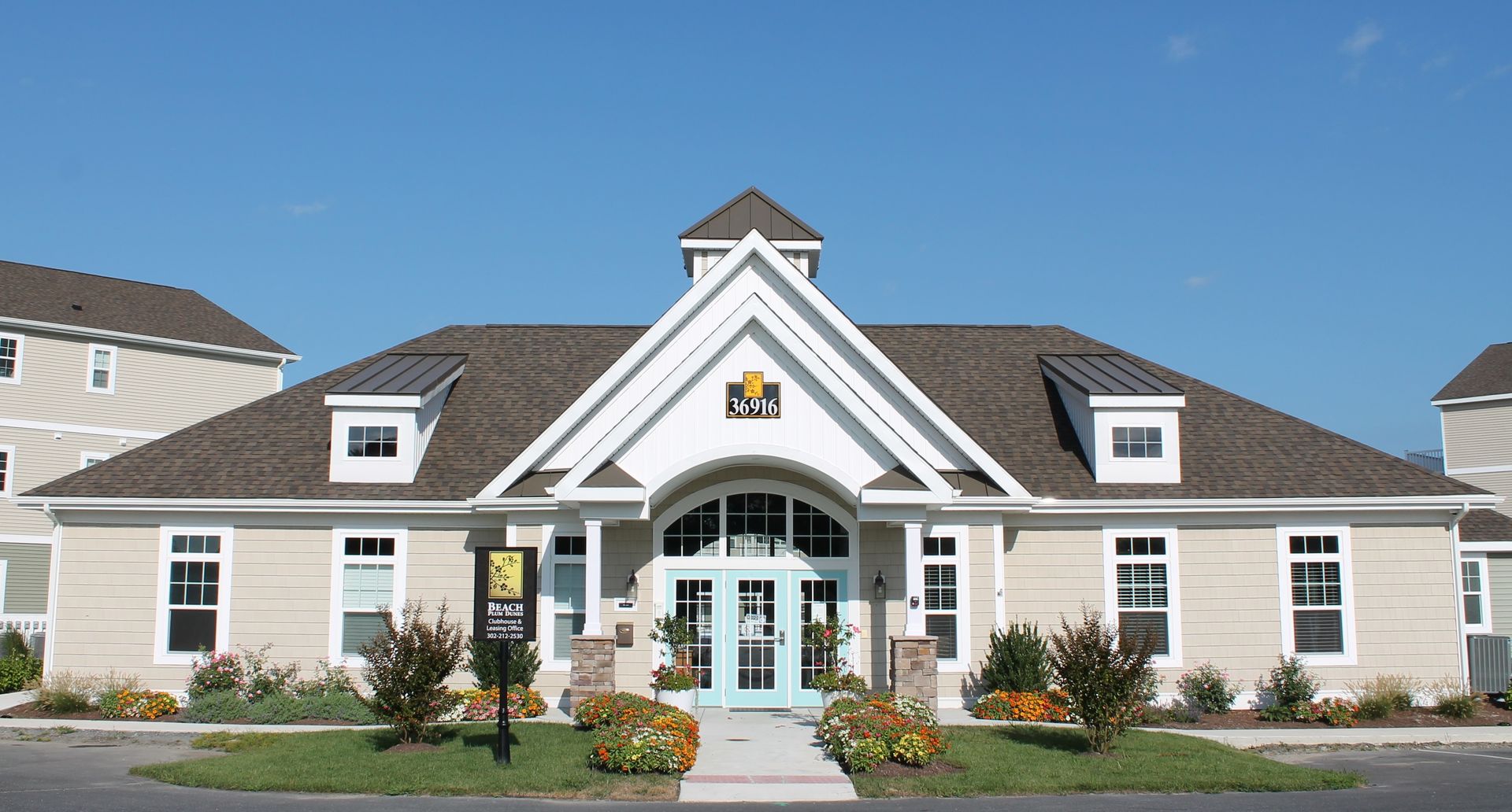 Modern Amenities and Grounds Make You Want to Come Home