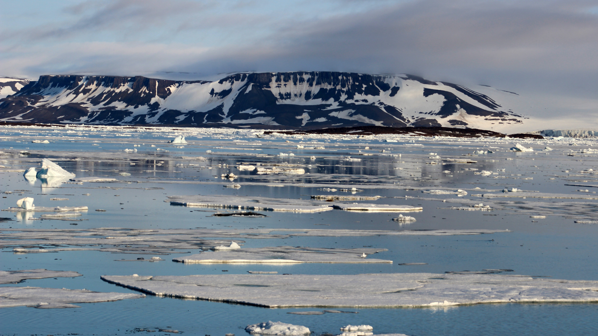 Top Boat Tours in Svalbard: October Adventures on the Arctic Waters