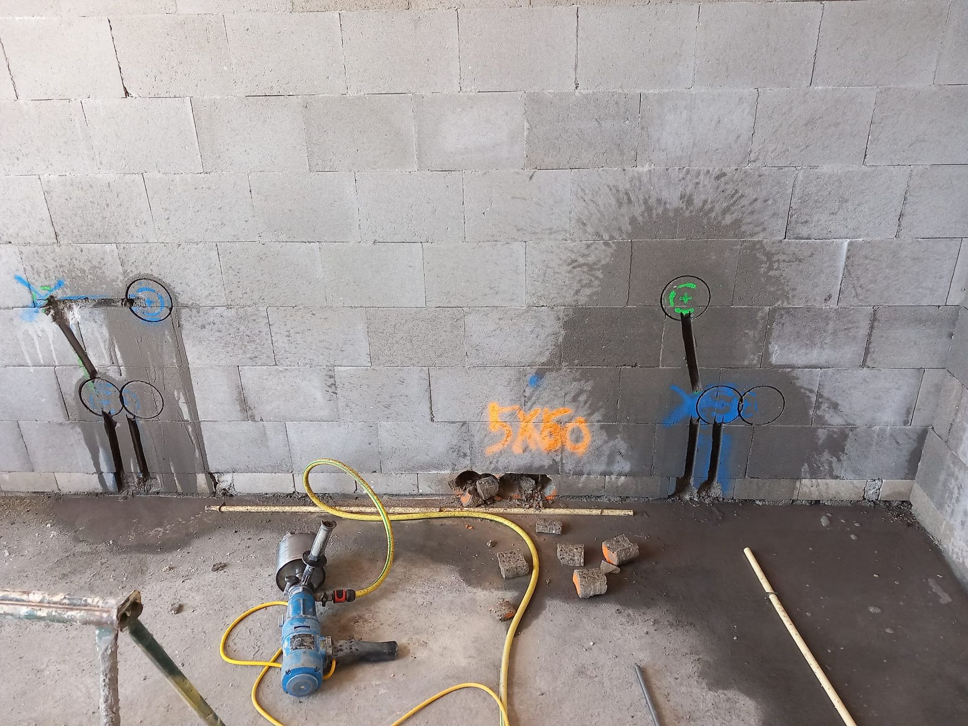 Betonzaagwerken muur zagen sparing deur of opening