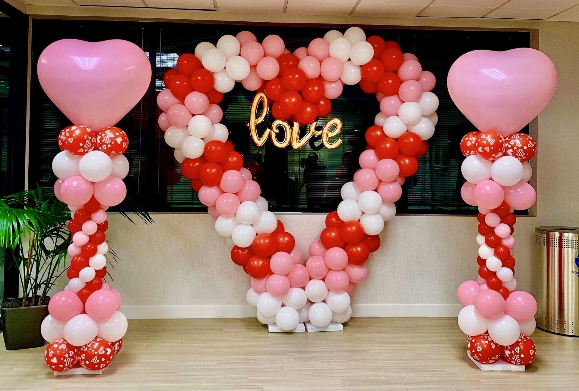Valentine's Day Balloon Decor | Today's Balloons