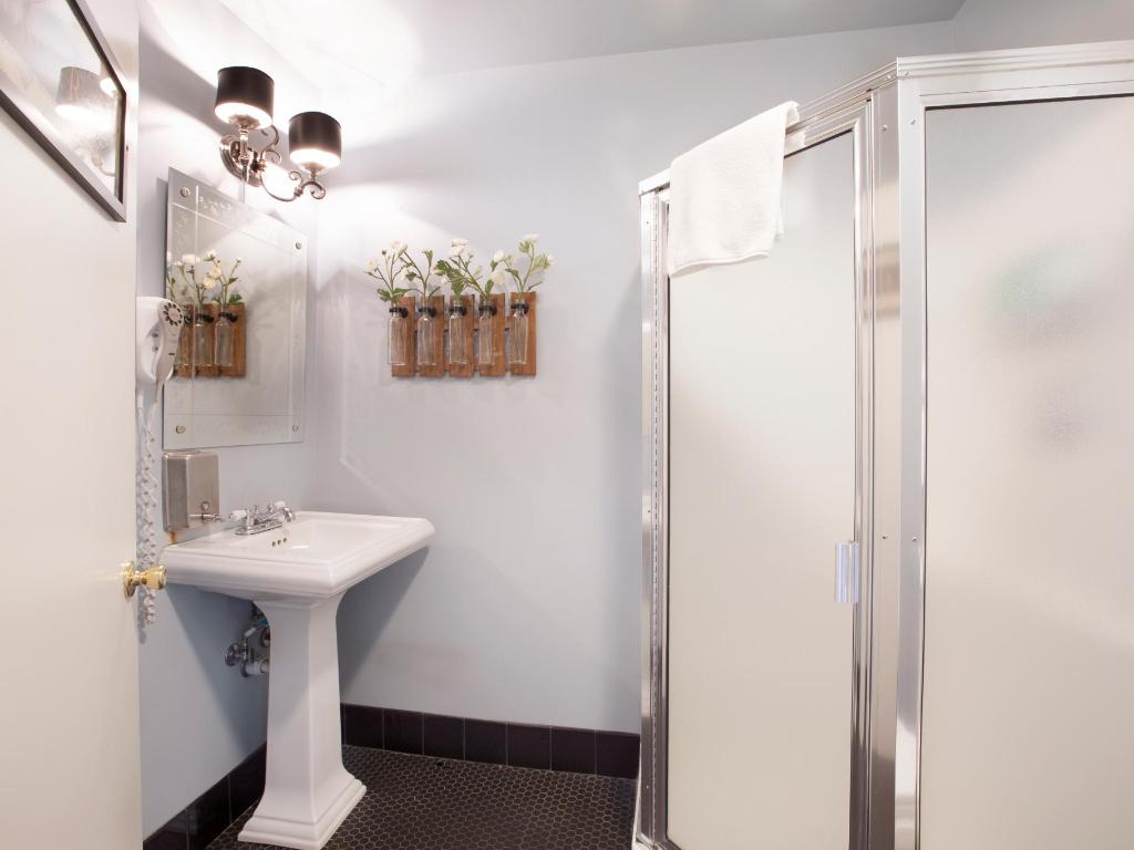 Rooms | Ballard Inn | Seattle WA