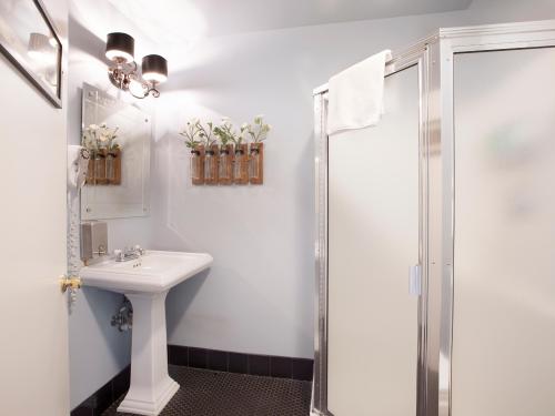 Rooms | Ballard Inn | Seattle WA