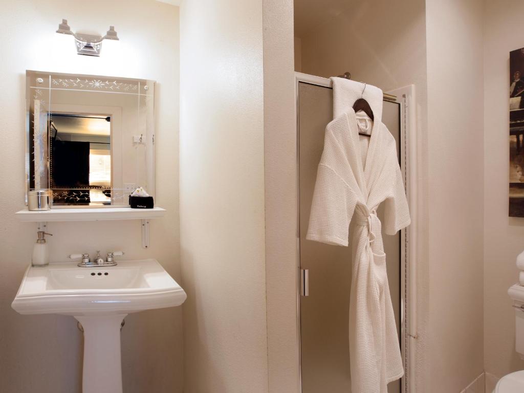 Rooms | Ballard Inn | Seattle WA