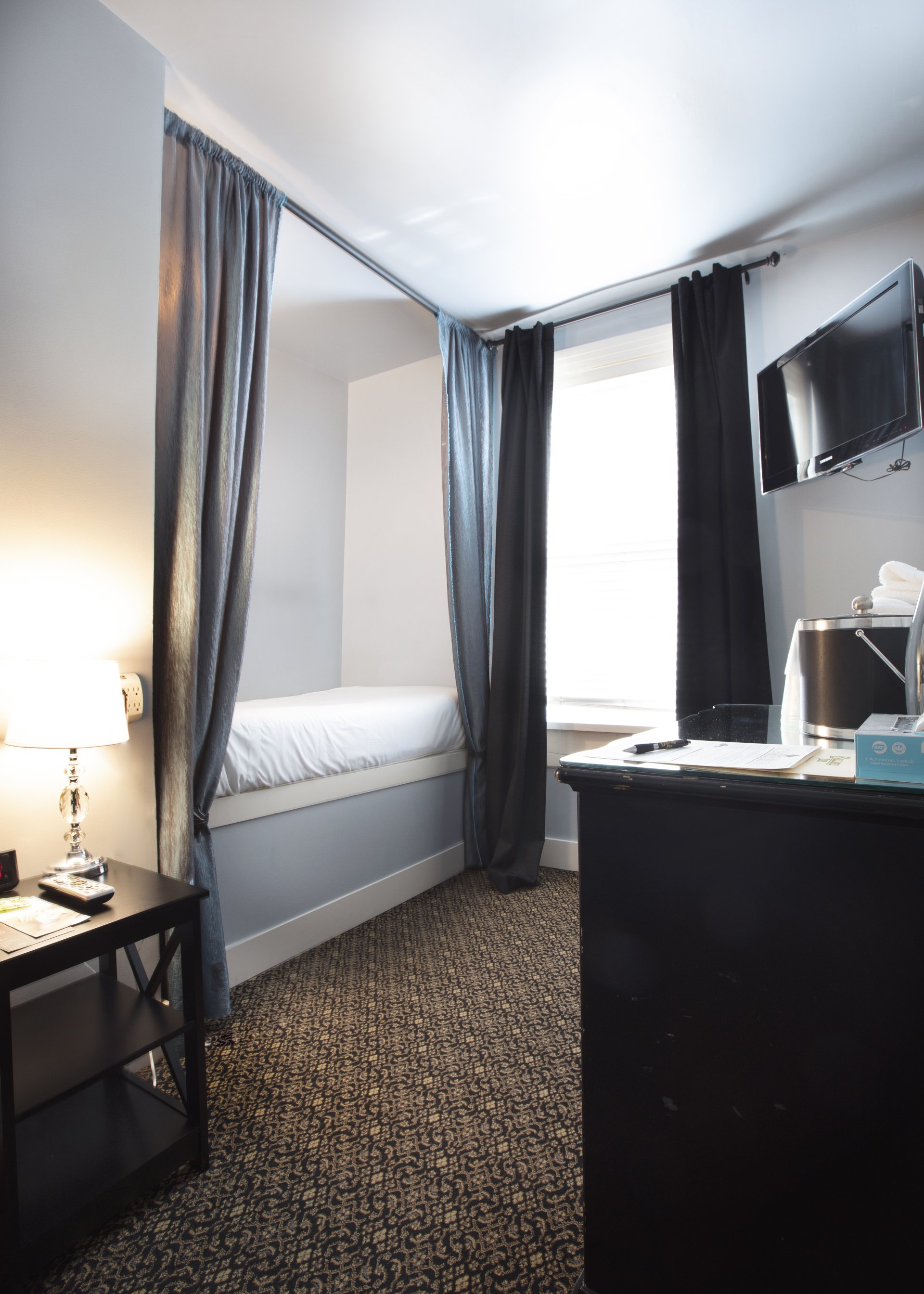 Gallery | Ballard Inn | Seattle WA