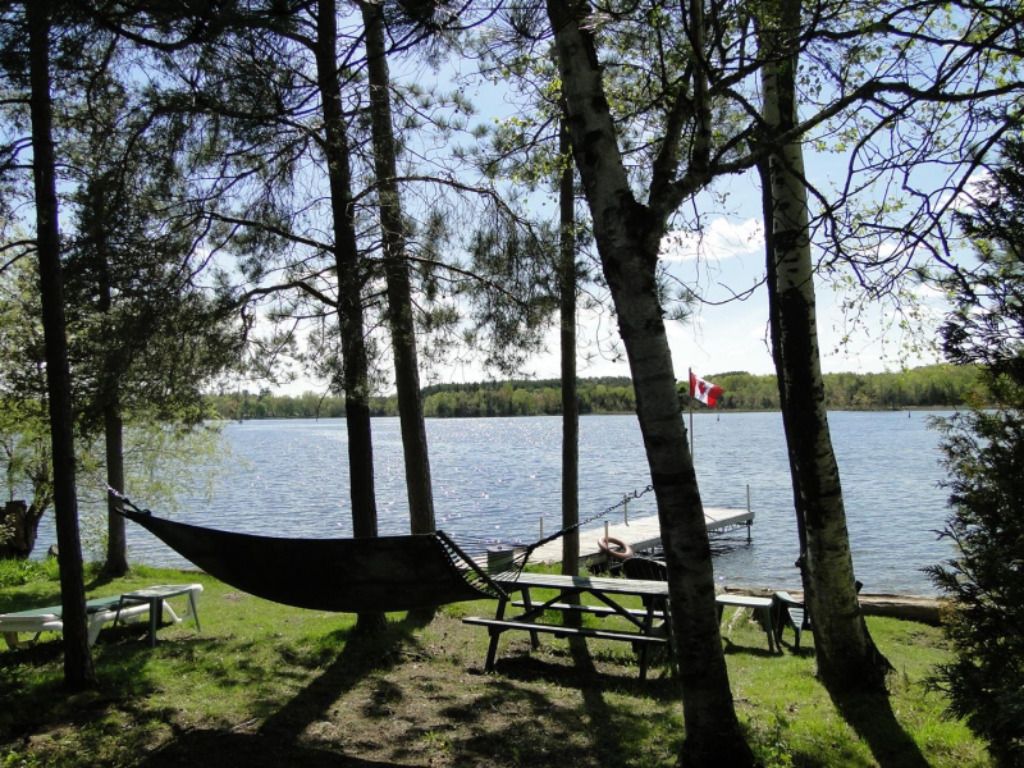 Book Your Stay on the Lakefront | Lake Edge Cottages