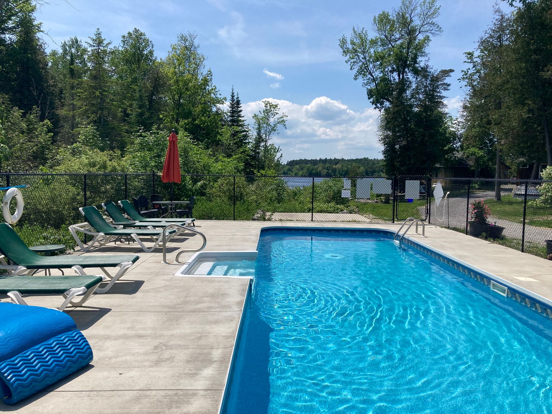 Book Your Stay on the Lakefront | Lake Edge Cottages