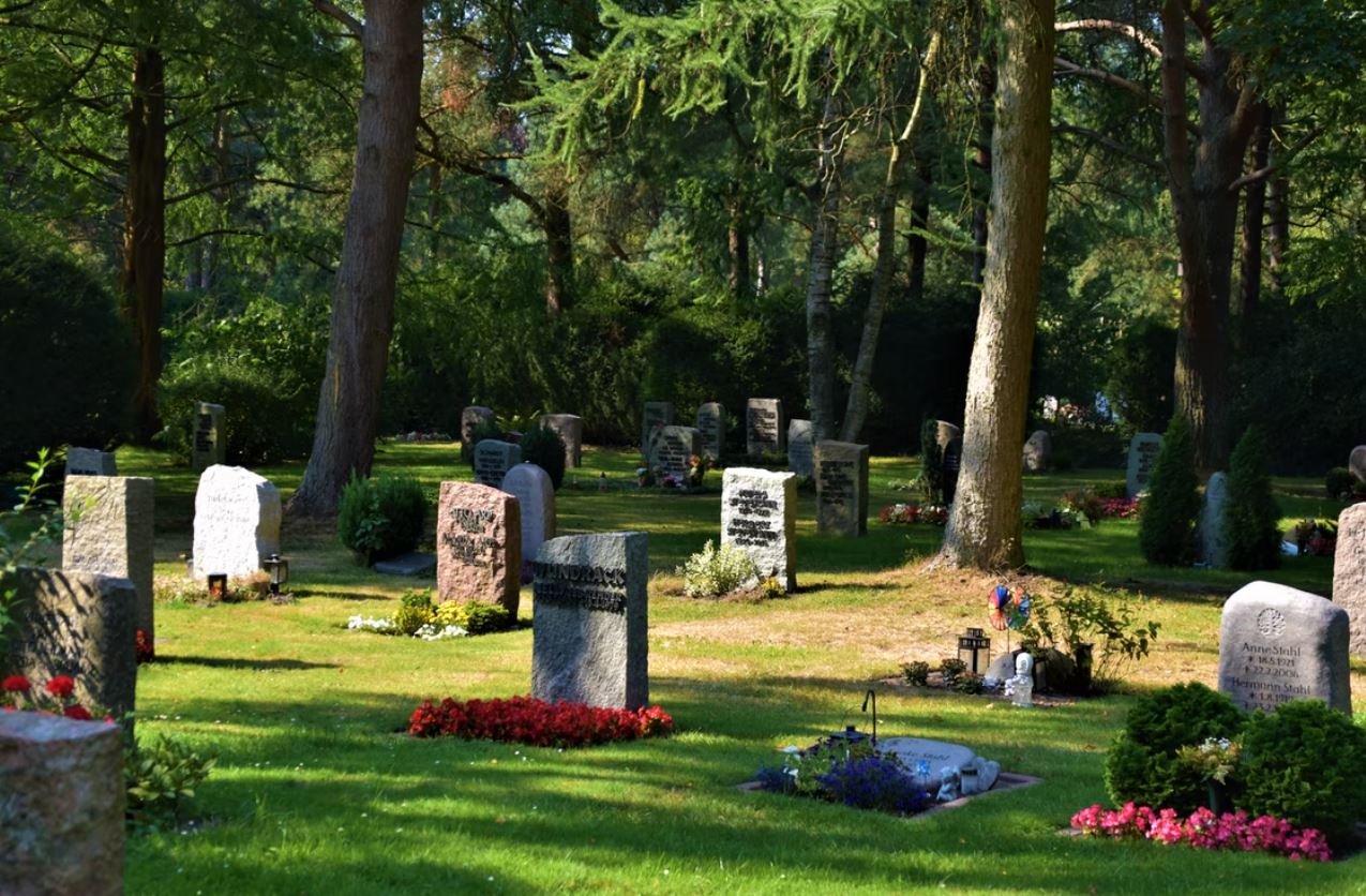 Tips for Decorating a Gravesite - Whiteland, IN