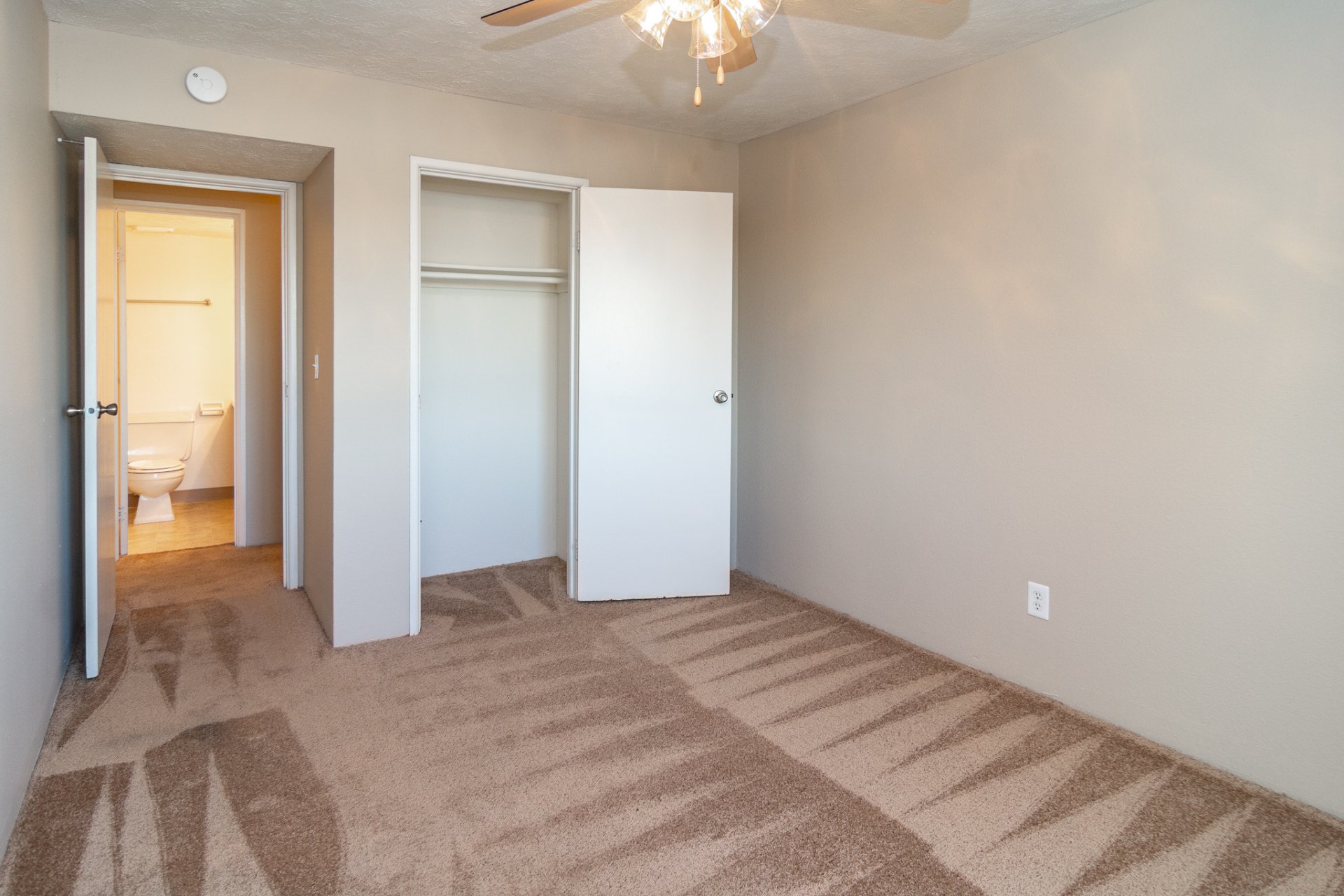 Country Club Village - Omaha, Nebraska Apartments for Rent / Studio to ...