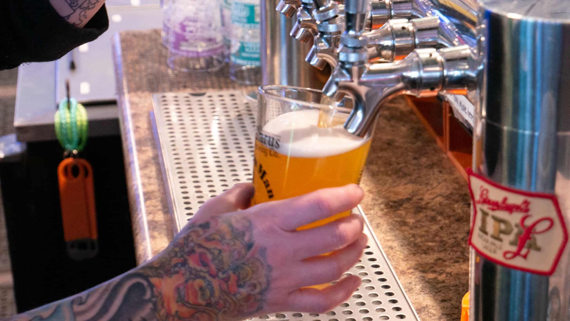 Chetek's #1 Sports Bar/Restaurant and Tiki Bar | Gilligans