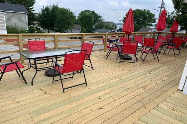 Uncle Larry's Rustic Inn | Pike Lake Hartford Wisconsin