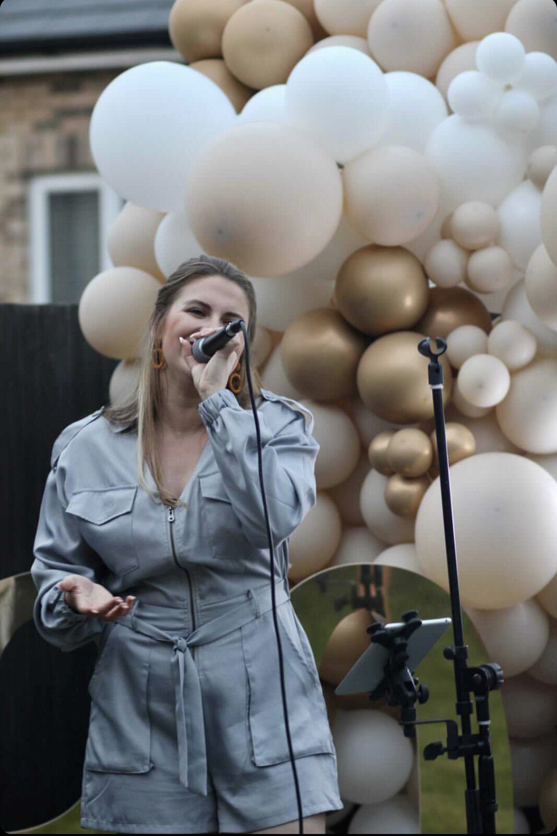 lucy sings london