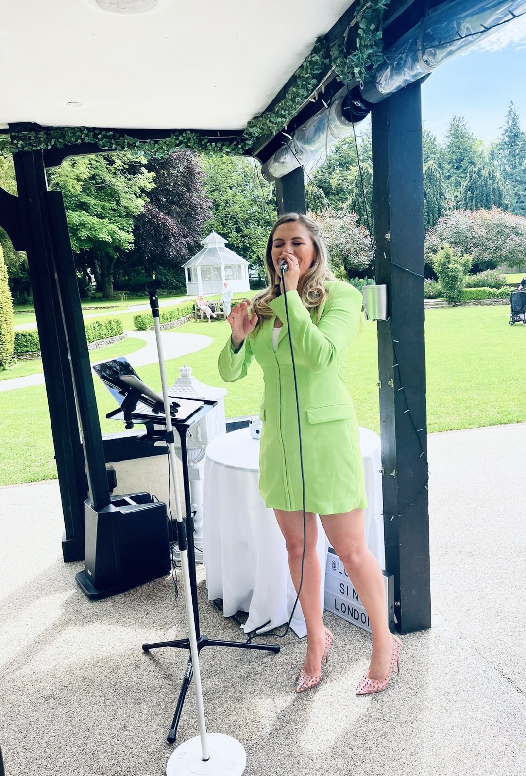 lucy sings london