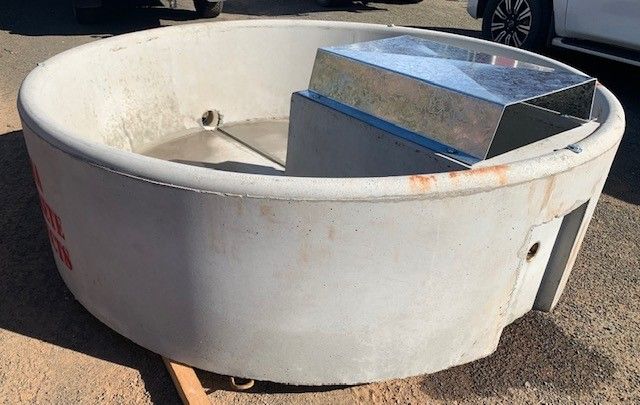 7ft round stock trough with internal float box