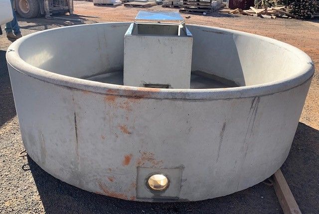 7ft round stock trough with internal float box