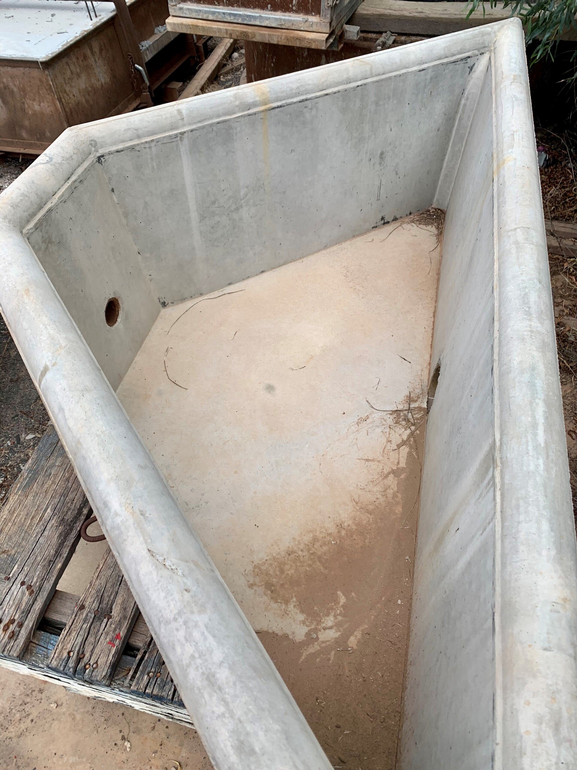 Triangle yard trough