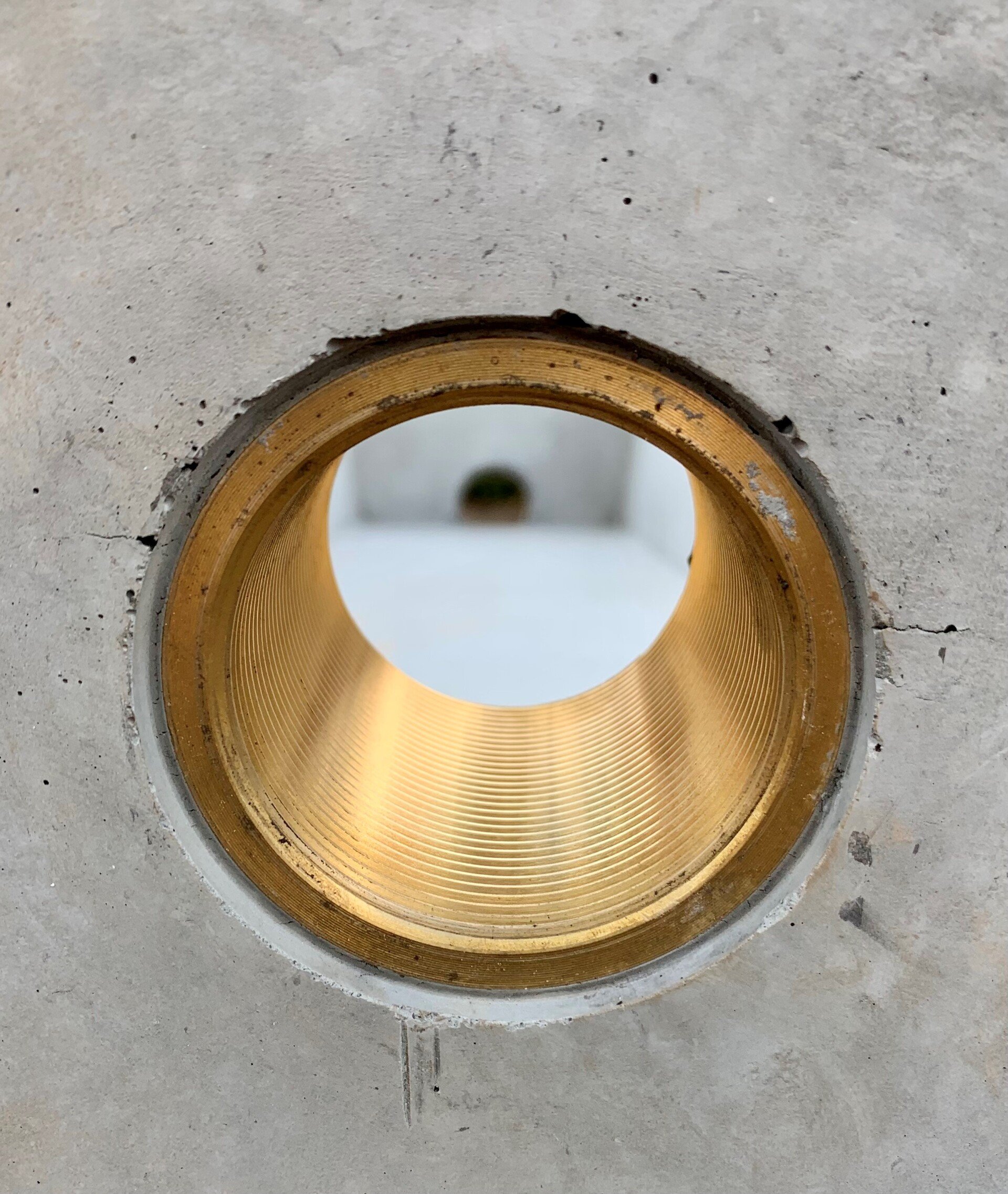 Triangle yard trough