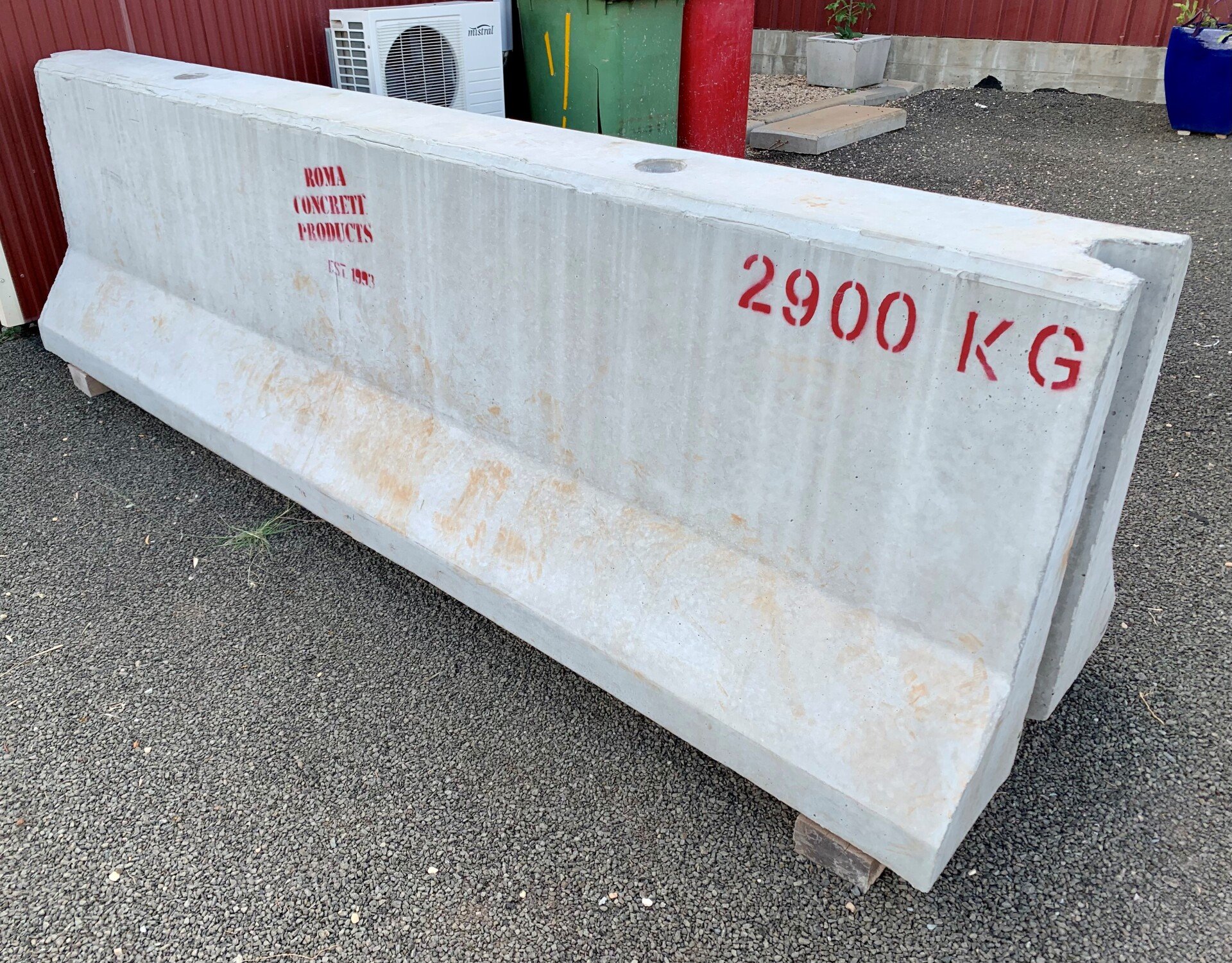 Jersey Barrier with fork inserts - 3m Interlocking barrier