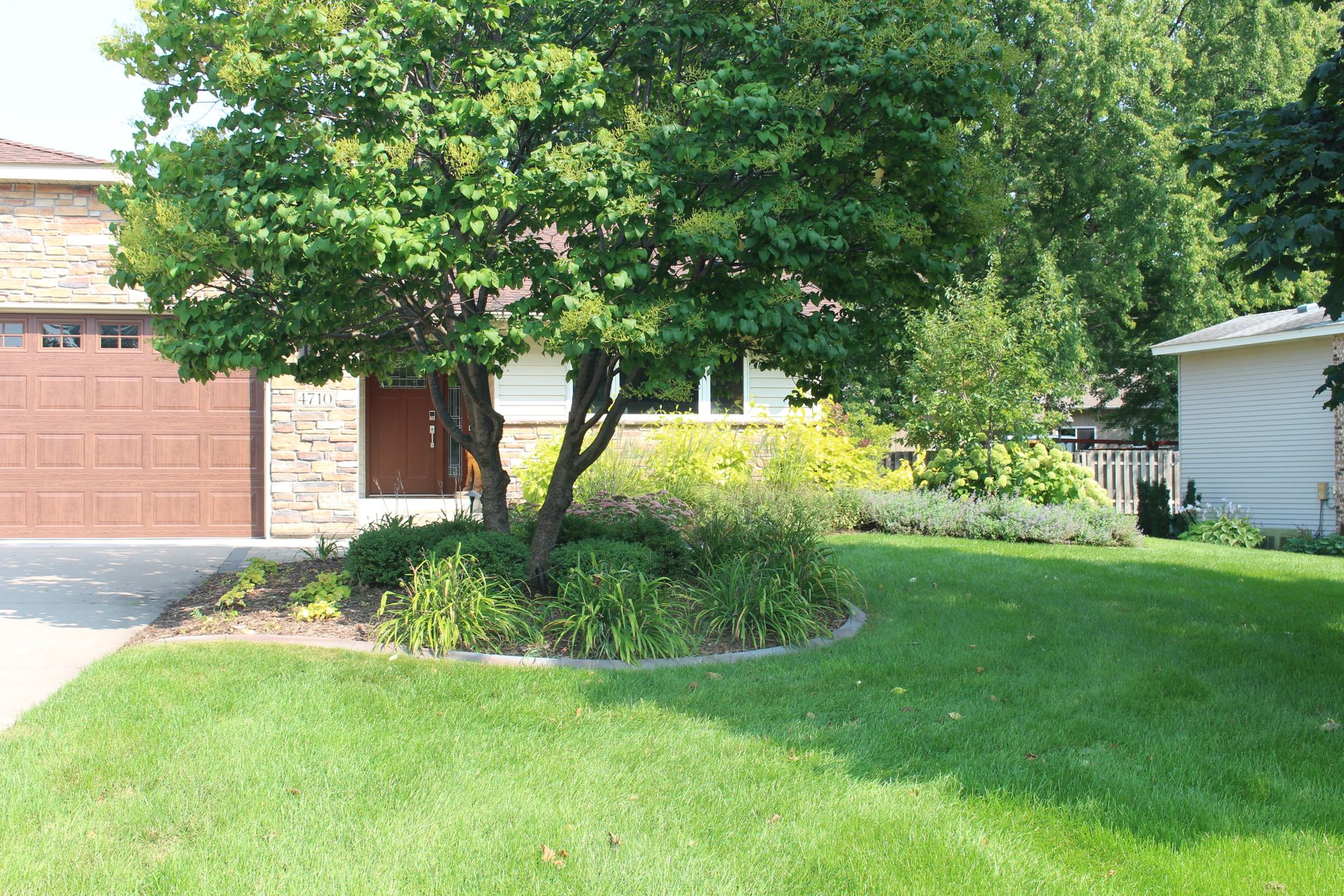 Front Yard Landscaping Pictures, KG Landscape Minnesota