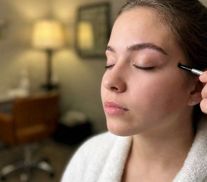 The Benefits of Eyebrow Tinting: Frame Your Face with Defined Brows