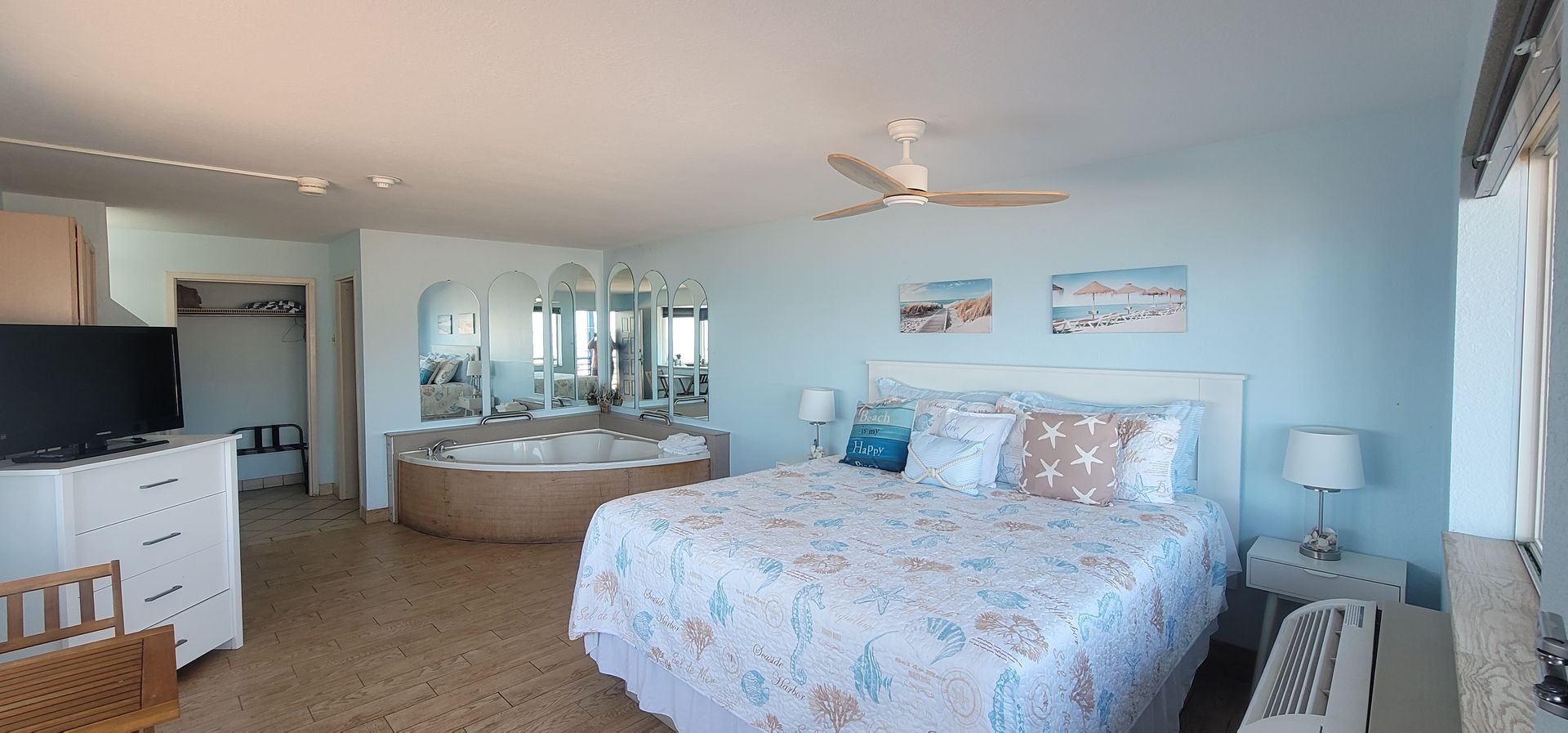 Home / Beachfront Motel & Resort / Port Clinton, Ohio