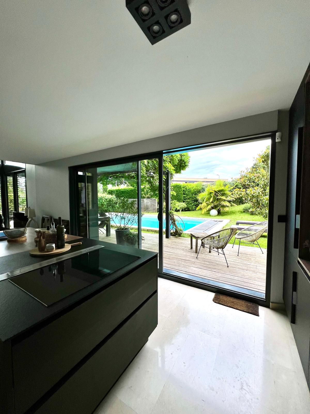 La Maison des Berges au coeur du Village de Lozanne