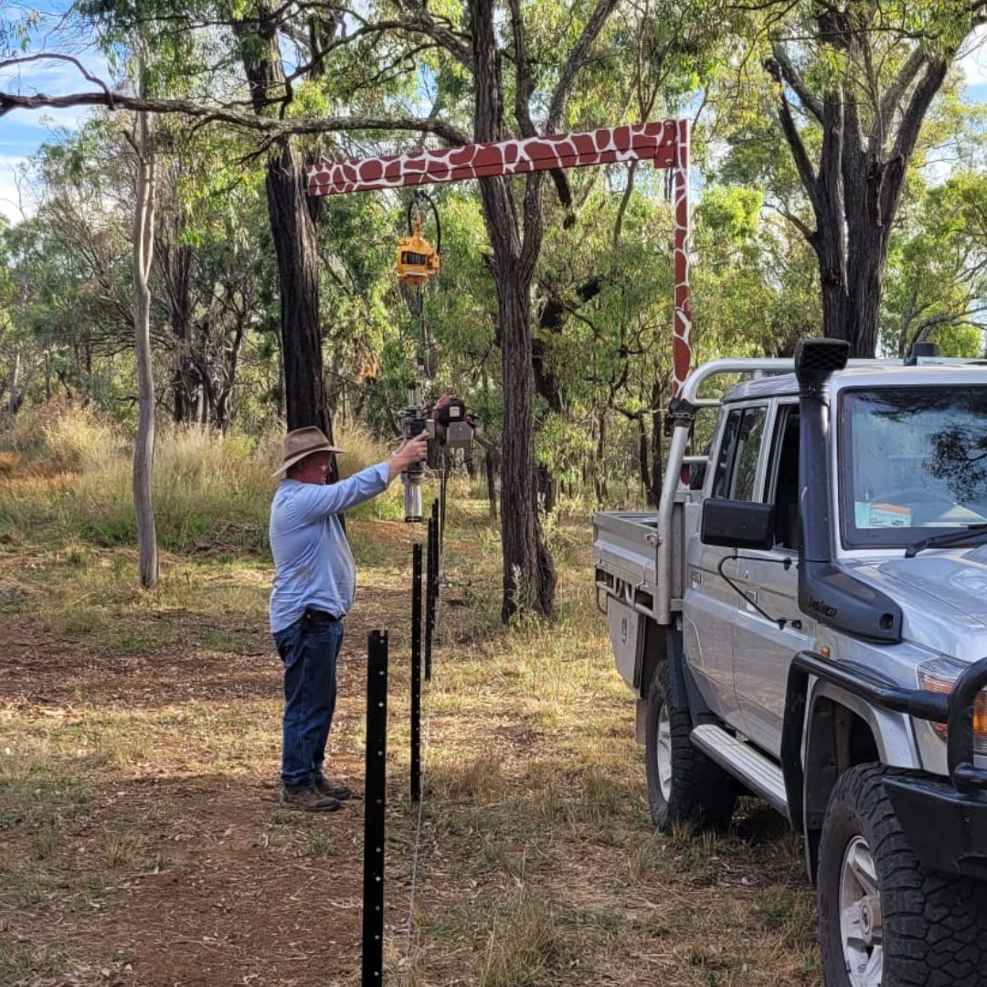 Giraffe Picket Driver Gantry - QuikFence