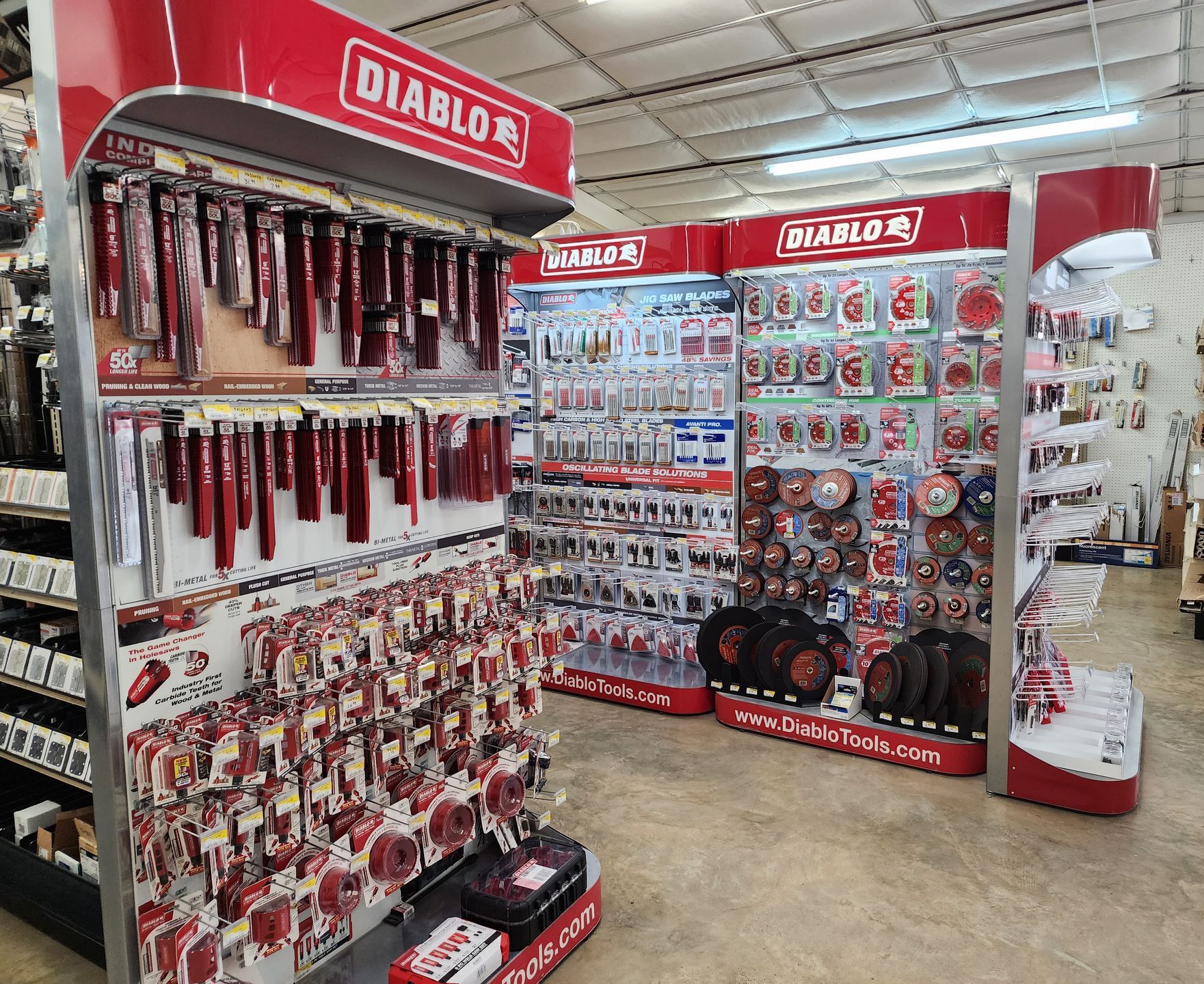 Vick Lumber LLC - Madisonville TX - Hardware Store