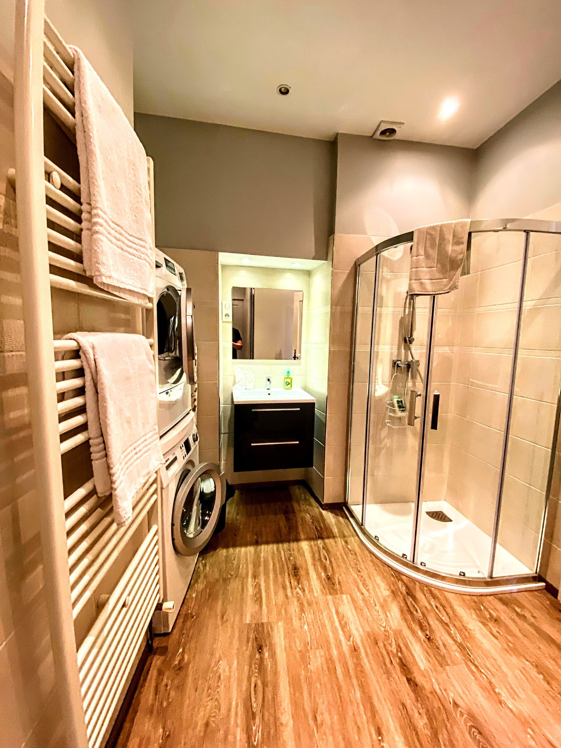 Comfortable & Quaint Rooms - La Lanterne B&B Accommodations