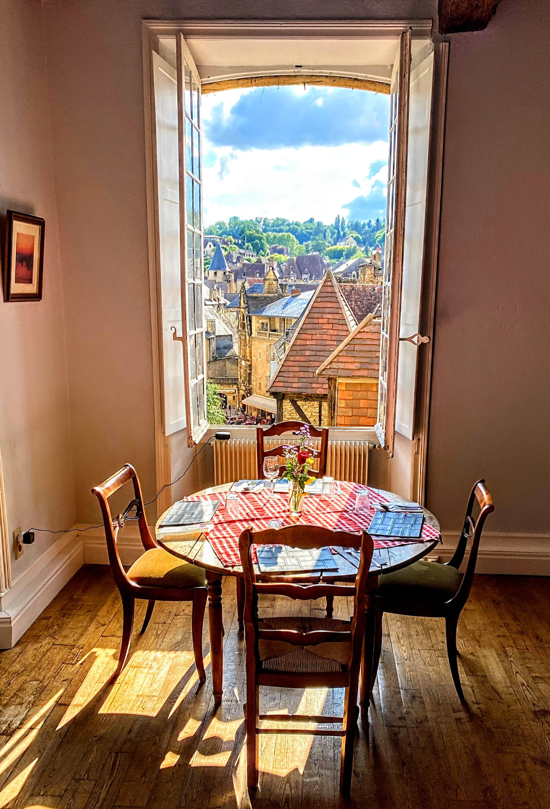 Comfortable & Quaint Rooms - La Lanterne B&B Accommodations