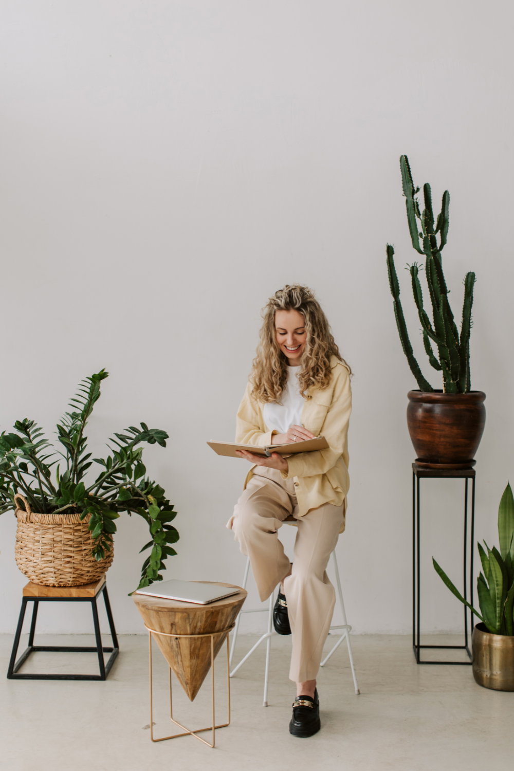 40 Therapist headshots and photoshoot ideas