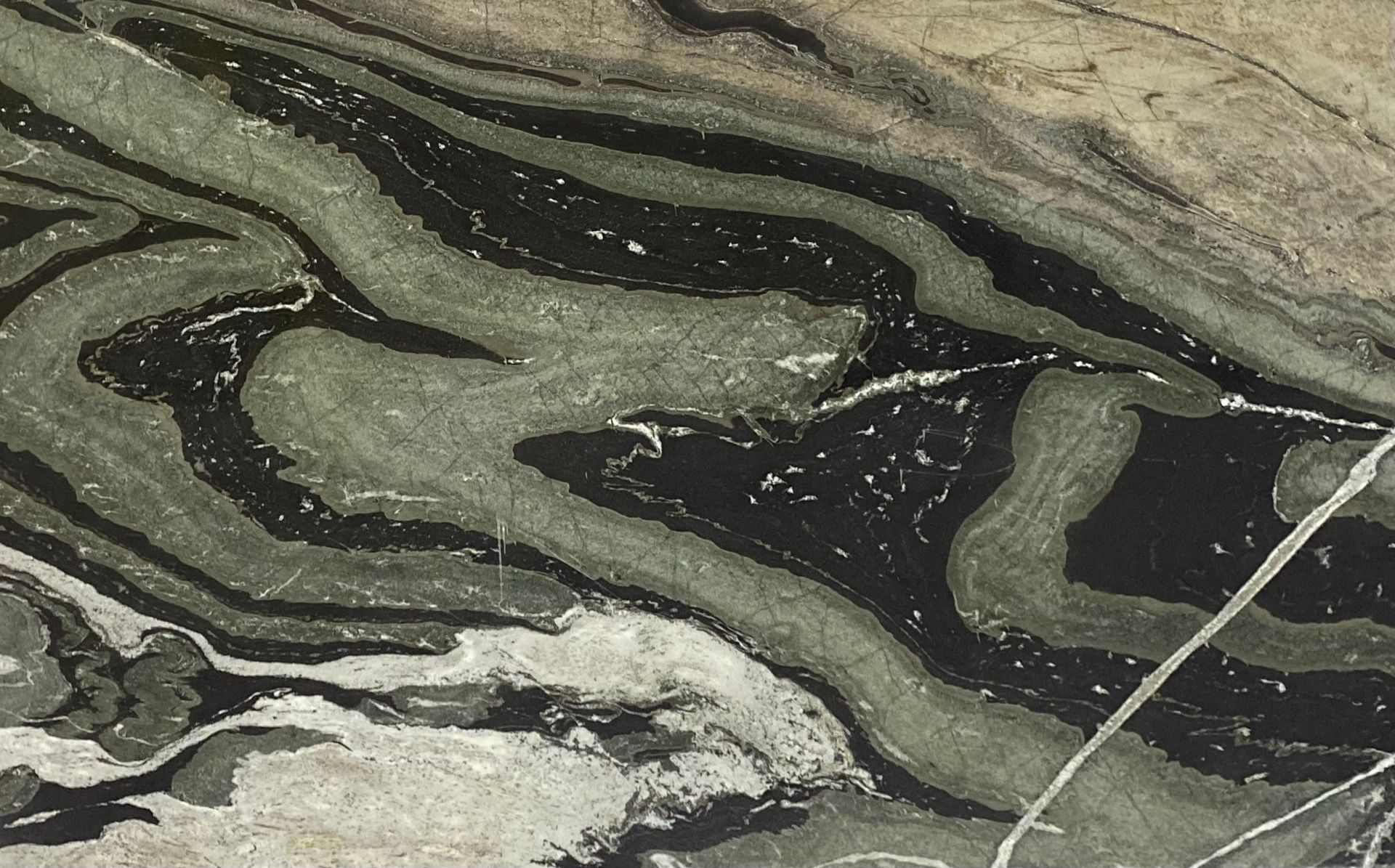 Corian Quartz Calacatta Medallion