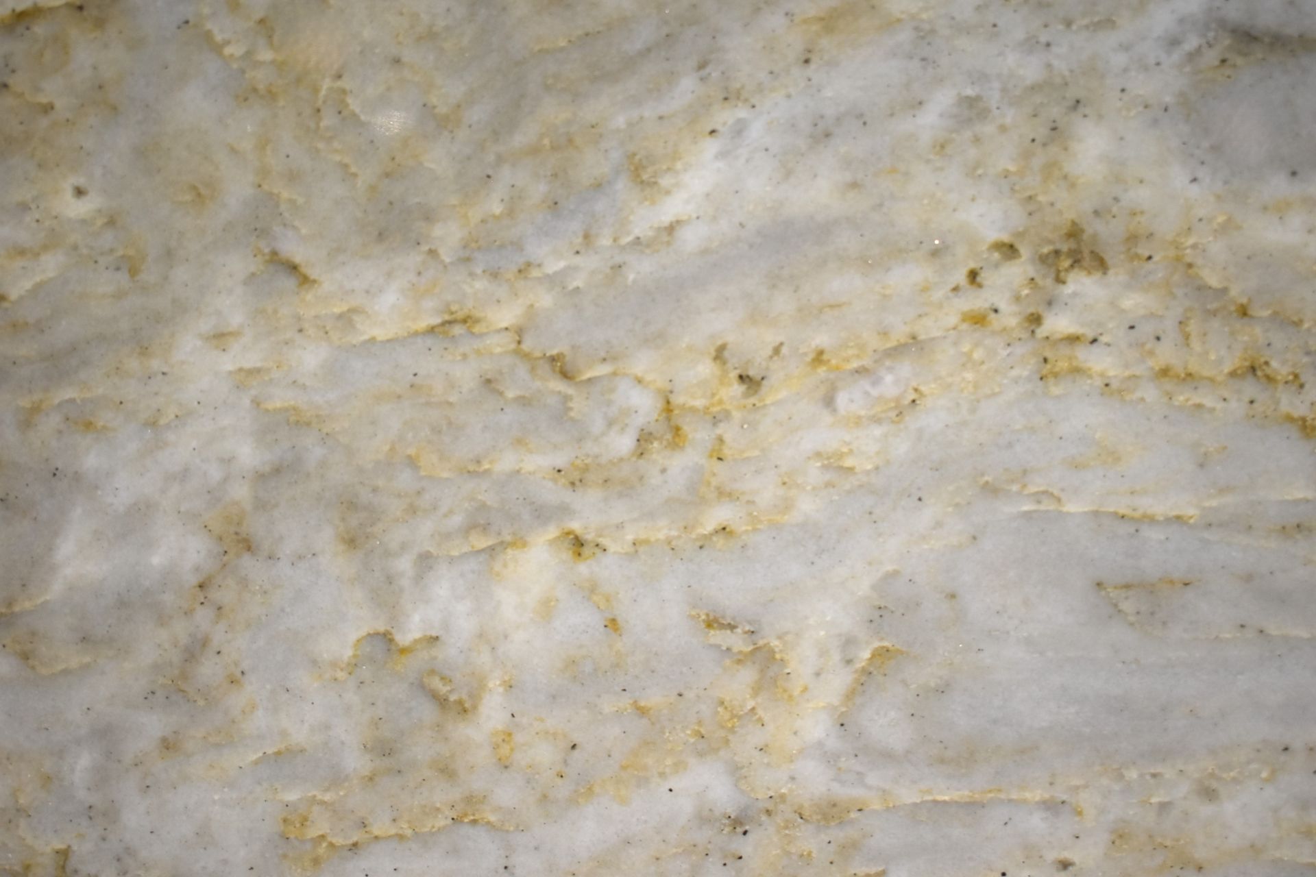 Corian Quartz Calacatta Medallion