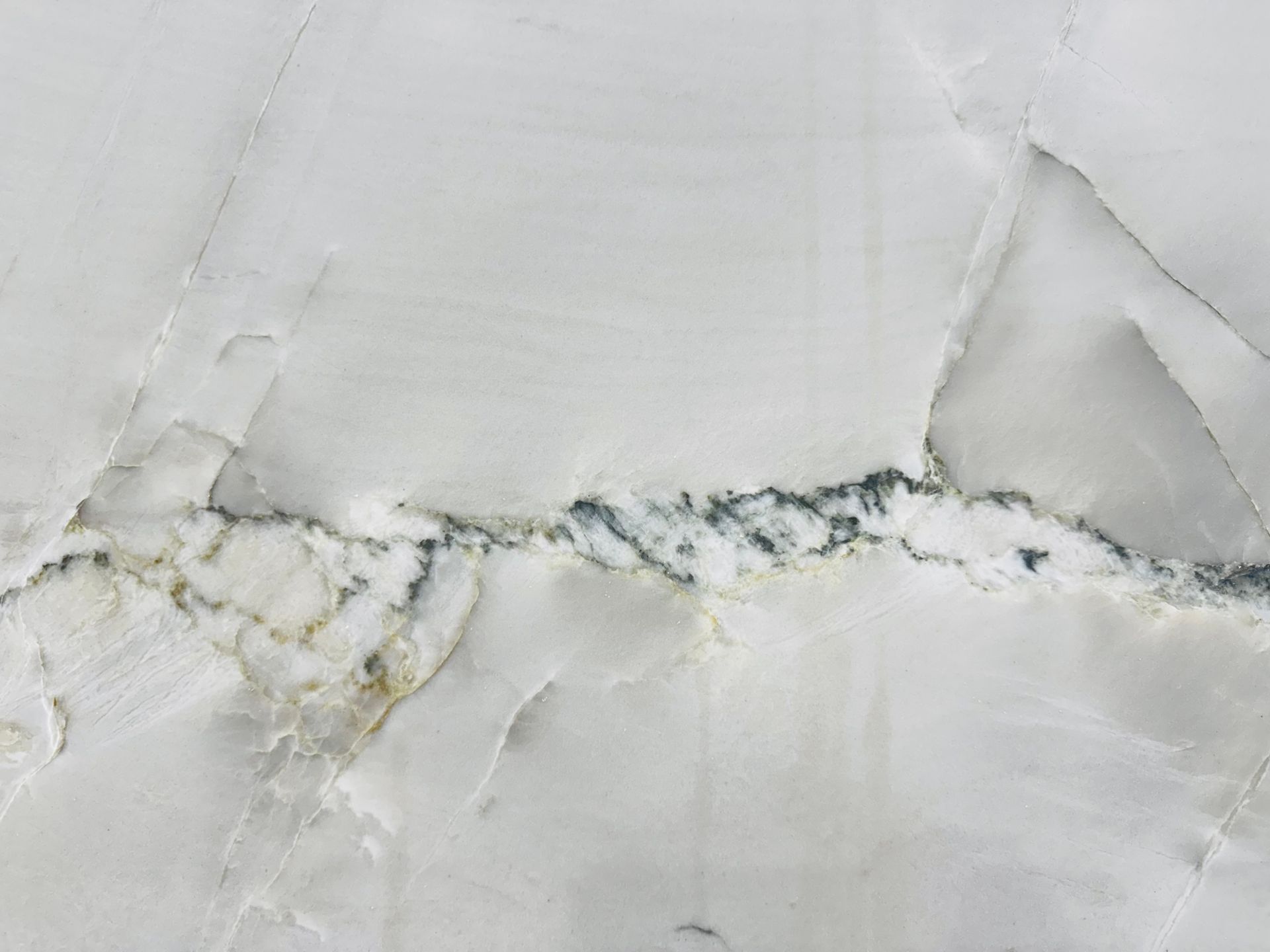 Corian Quartz Calacatta Medallion