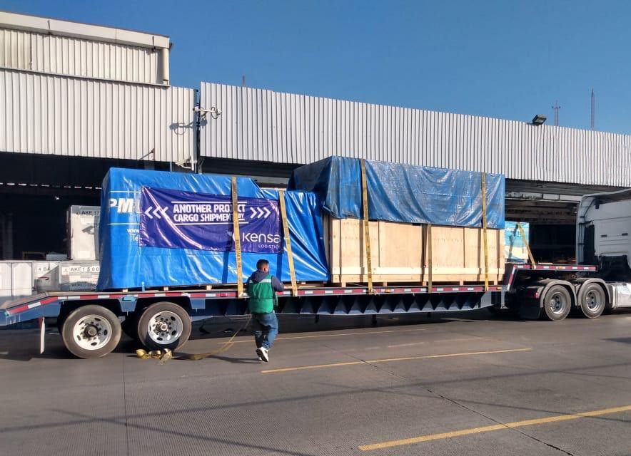 Lowboy freight transport: what it is, types, and characteristics