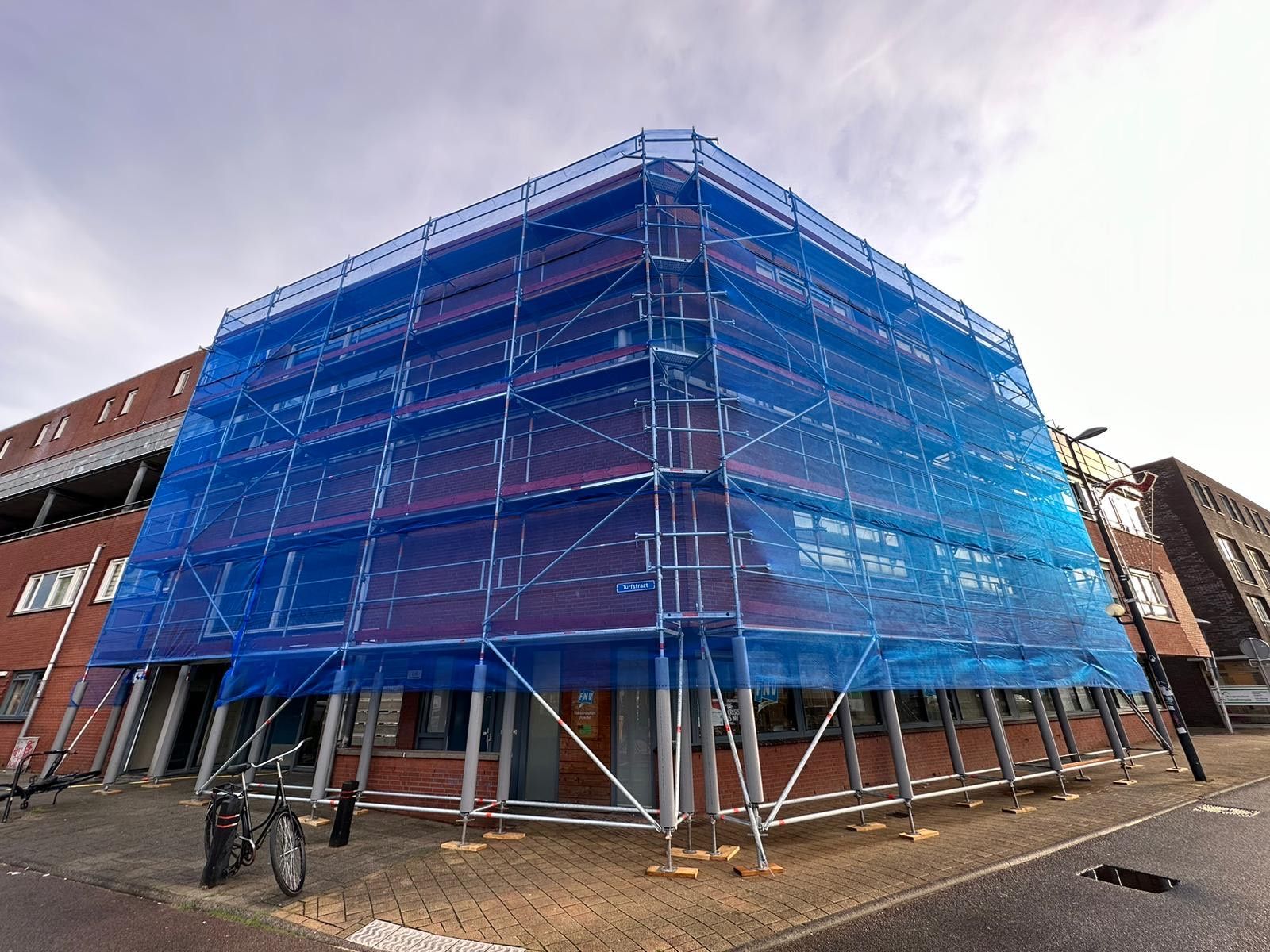 Hoe hoog mag je met een steiger? 123 steigerhoogte uitgelegd