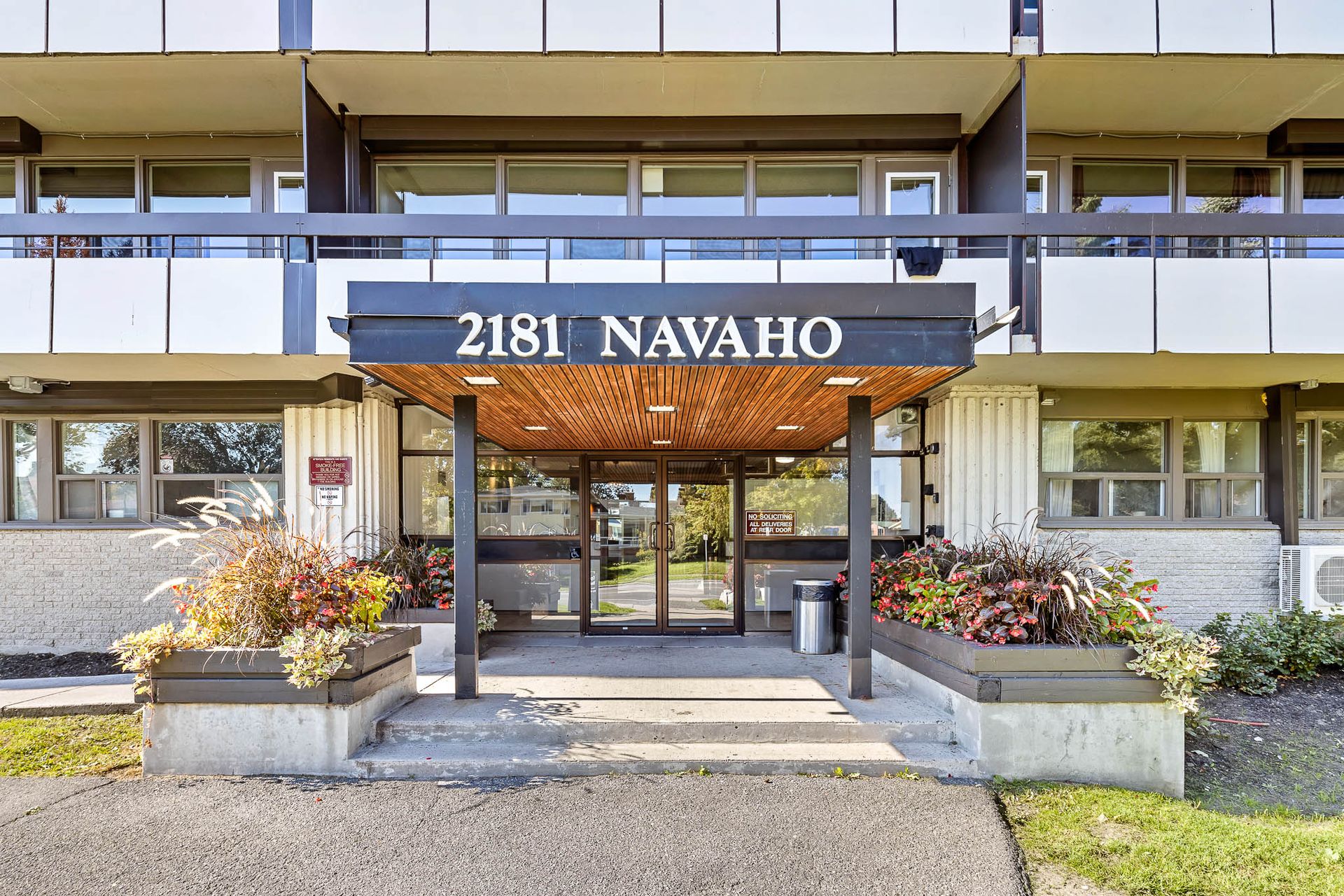 Suite and Building Pictures Gallery | 2181 Navaho Drive, Ottawa