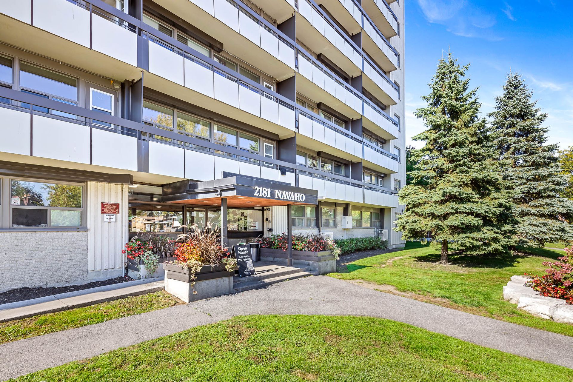Suite and Building Pictures Gallery | 2181 Navaho Drive, Ottawa