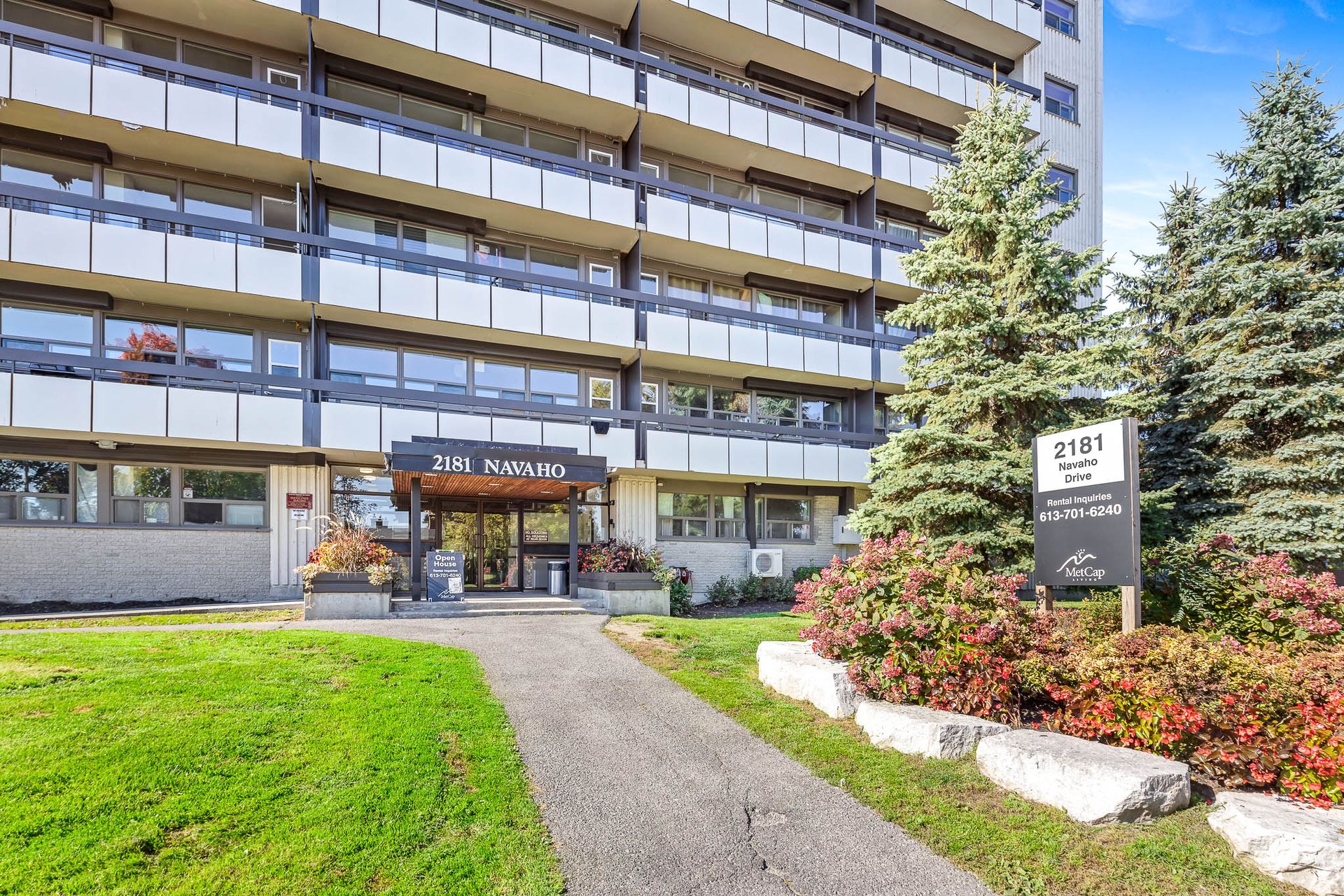 Suite and Building Pictures Gallery | 2181 Navaho Drive, Ottawa
