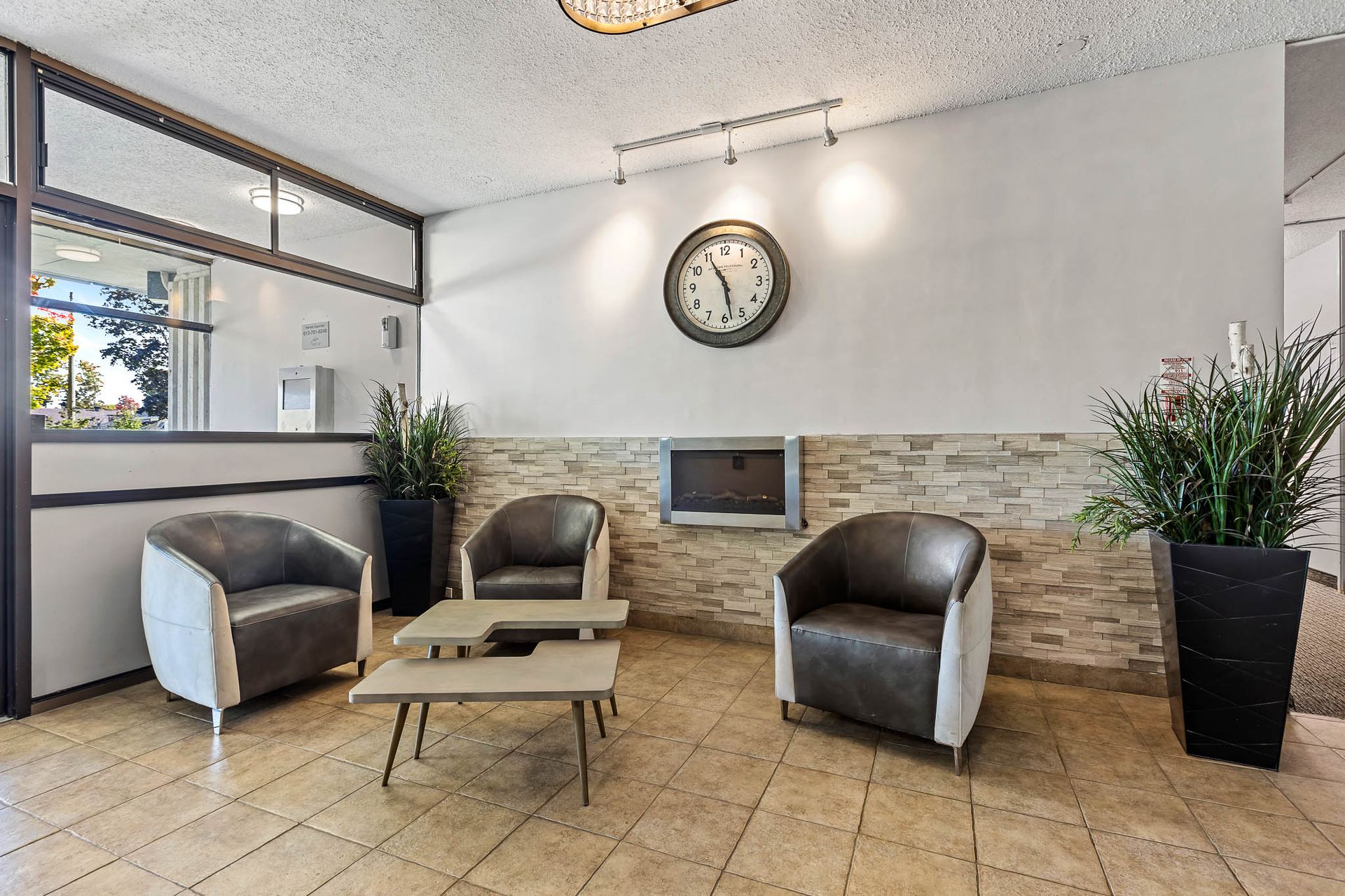 Suite and Building Pictures Gallery | 2181 Navaho Drive, Ottawa