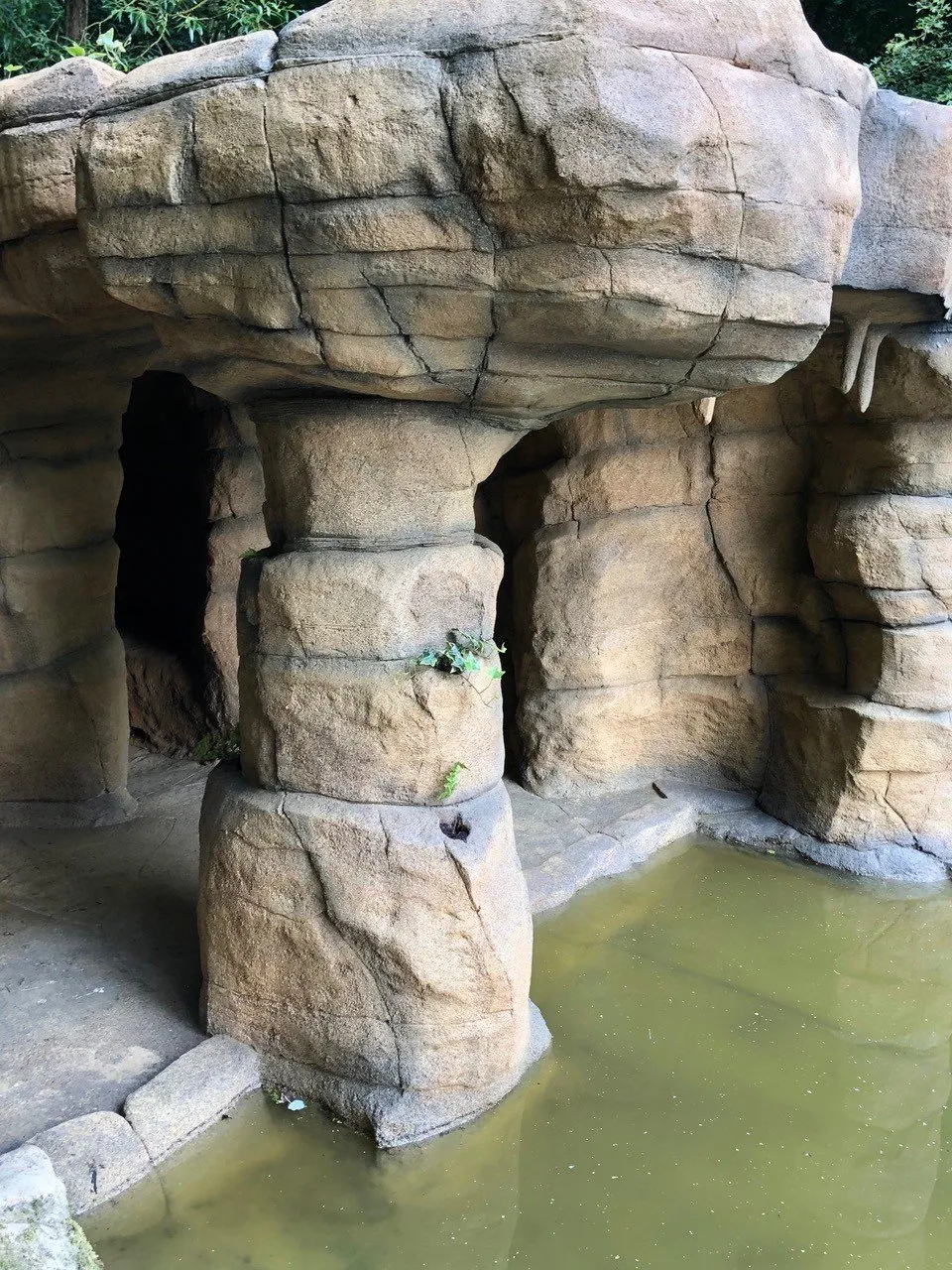 Artificial Rockwork & Theming Services | Alan Bishop THEMEWORKS Ltd