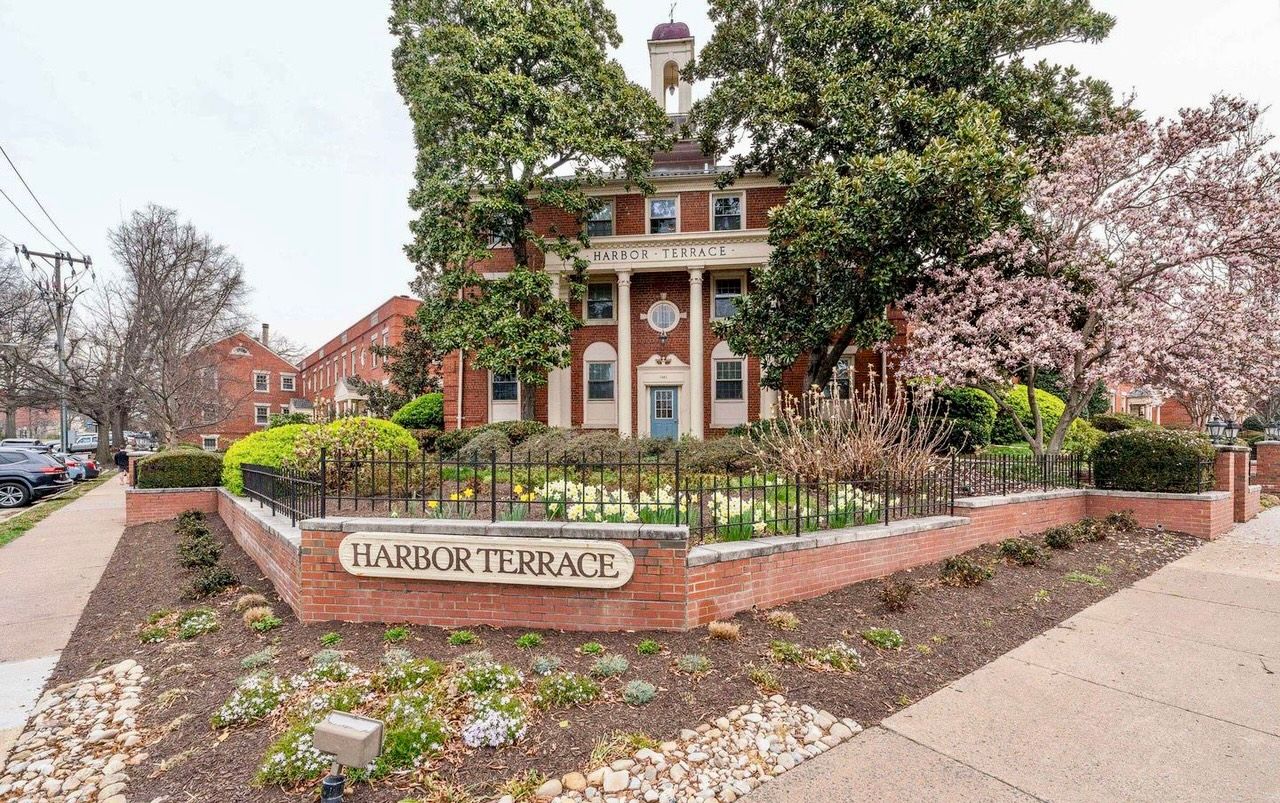 Harbor Terrace of Old Town Condominiums | Alexandria, VA
