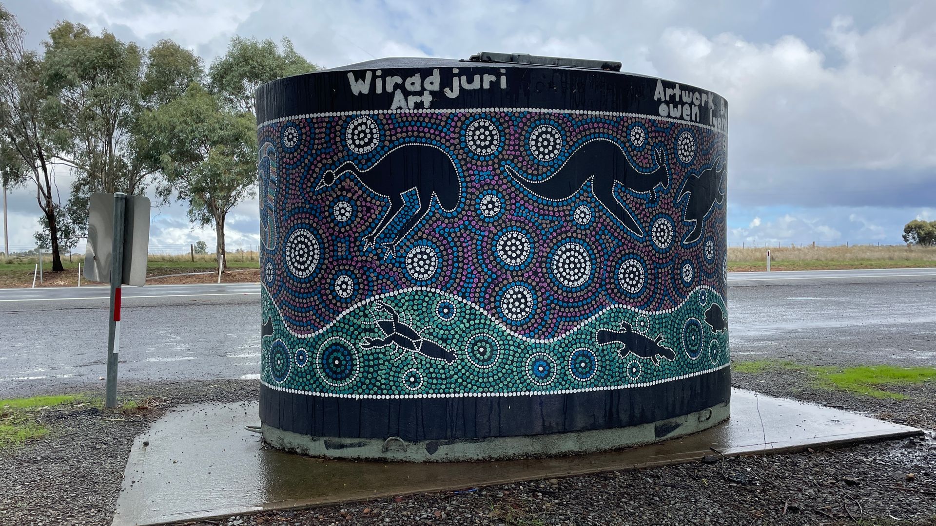 Collingullie Water Tank Art