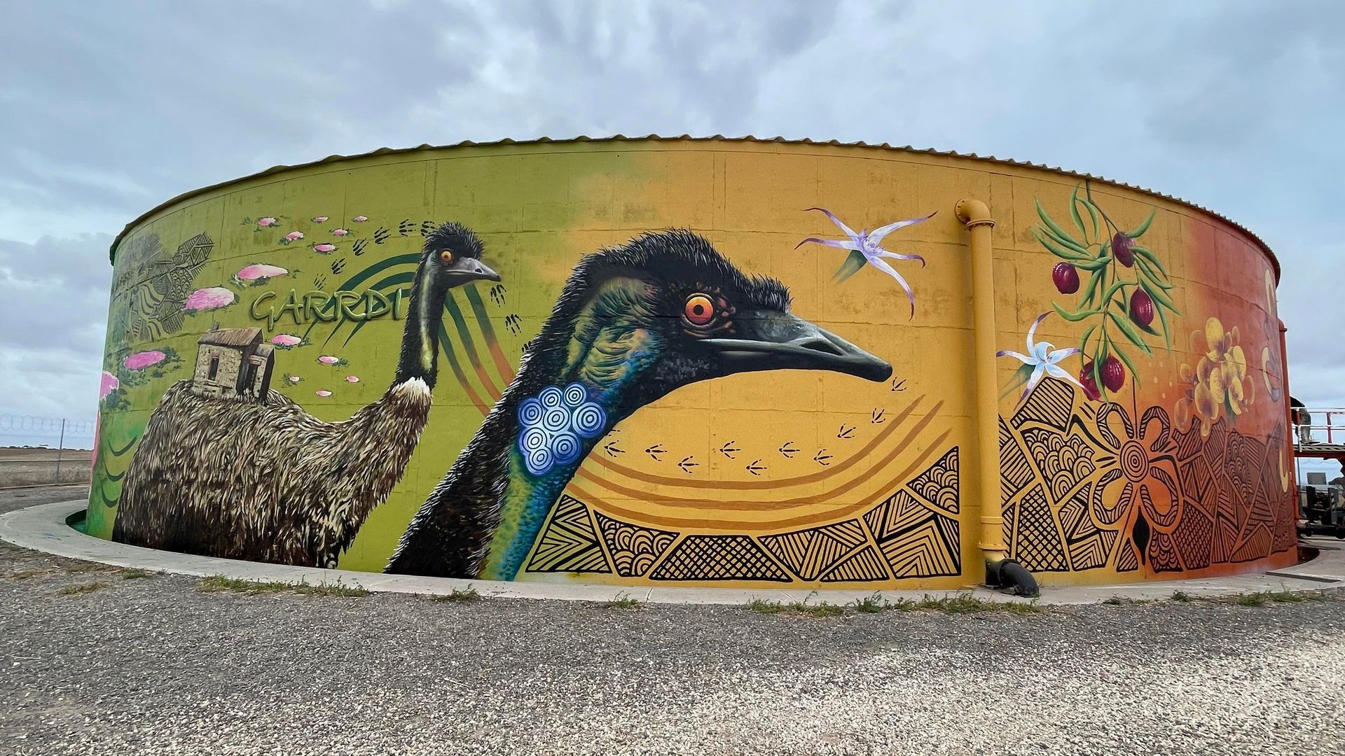 Minlacowie Water Tank Art