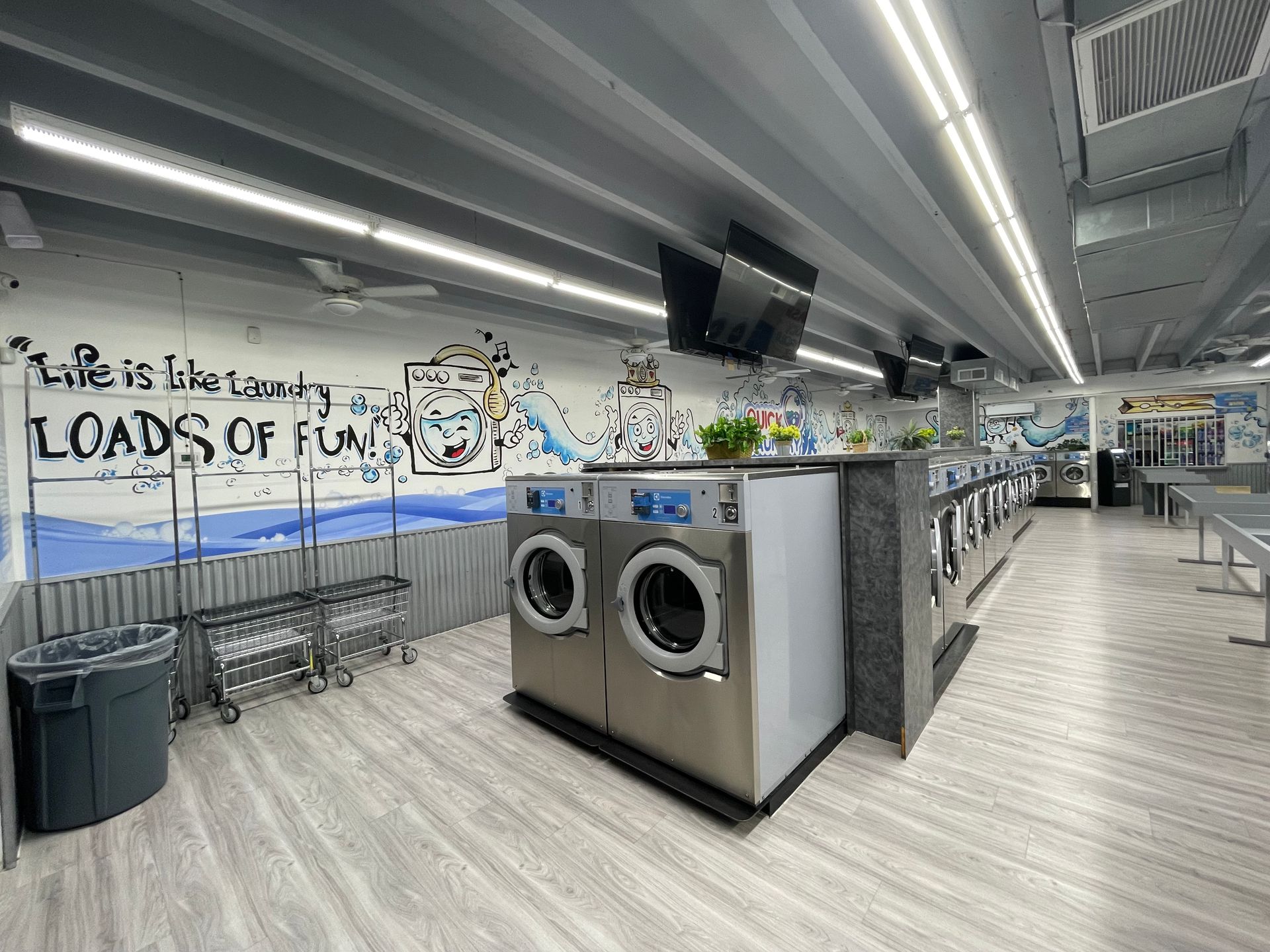 Clean Self-Service Laundromat Near You | Phoenix, AZ