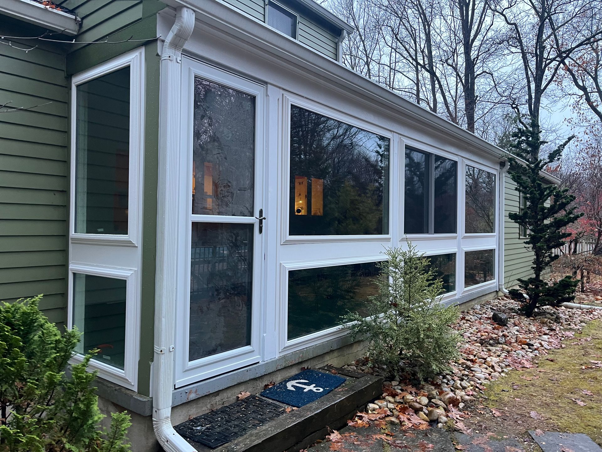 Glass & Mirror Company - Replacement Windows & Doors